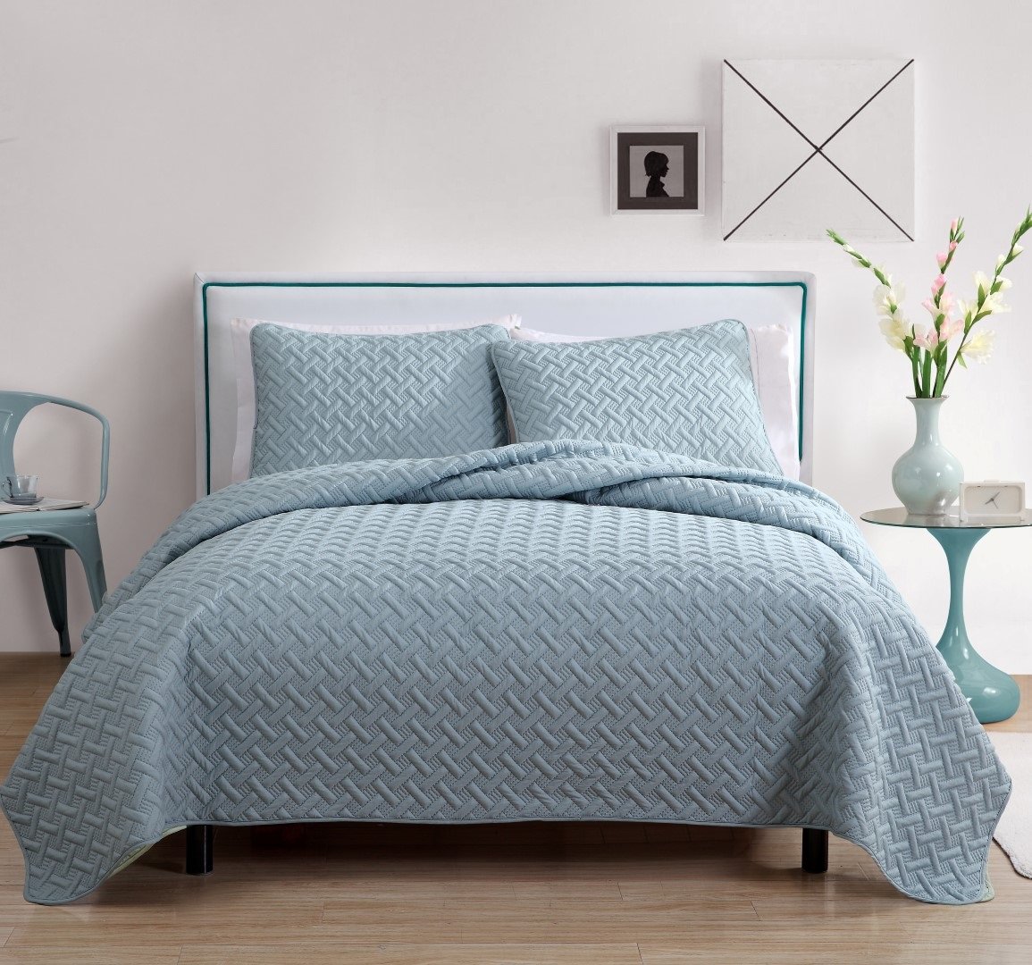VCNY Home Quilt Super Soft Reversible Bedding Set with Matching Shams, Full/Queen, Nina Blue