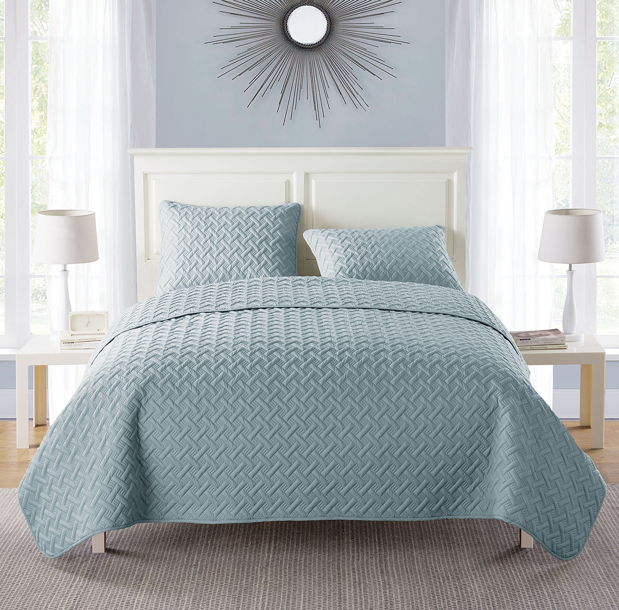 VCNY Home Quilt Super Soft Reversible Bedding Set with Matching Shams, Full/Queen, Nina Blue