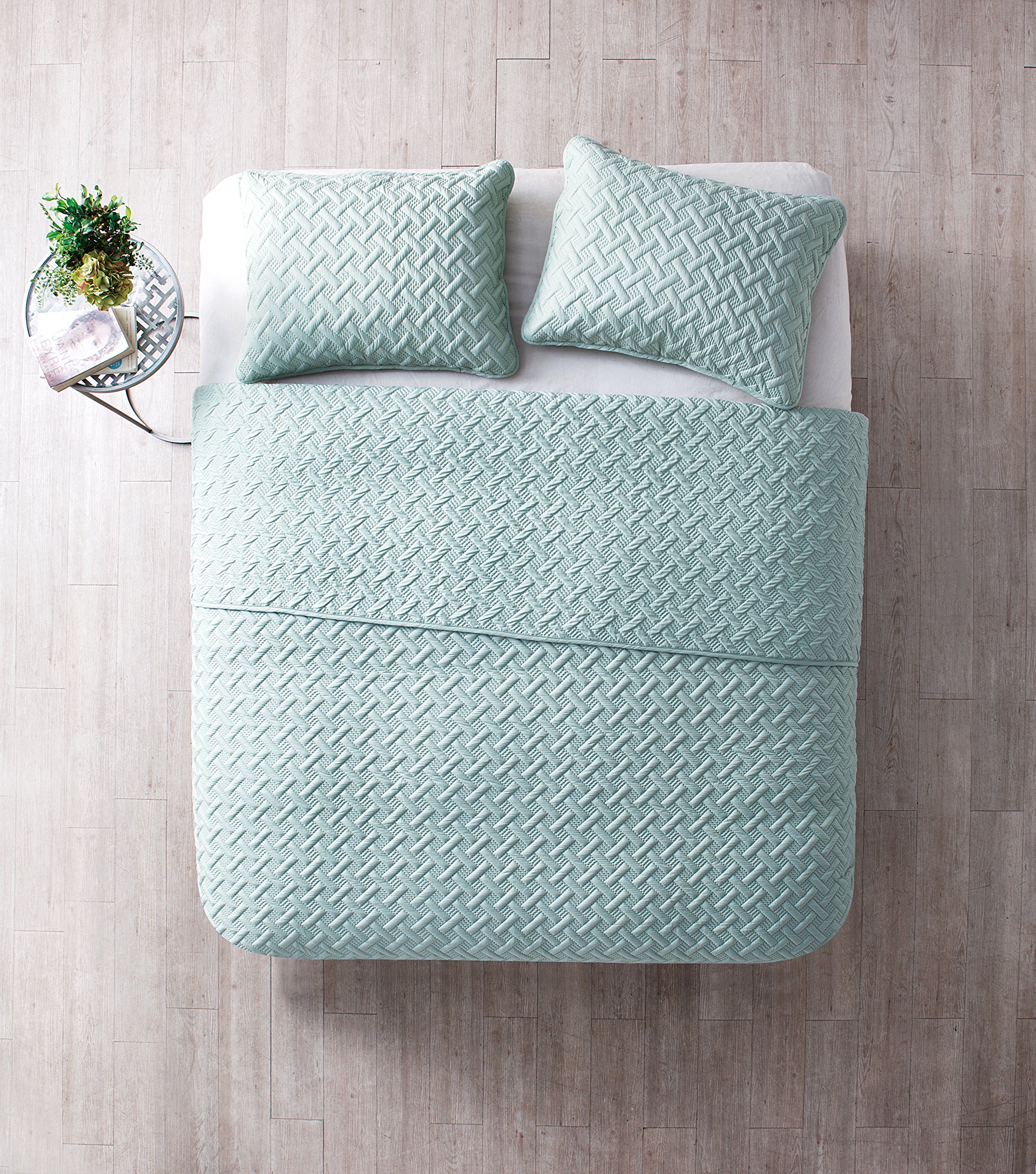 VCNY Home Quilt Super Soft Reversible Bedding Set with Matching Shams, Full/Queen, Nina Blue