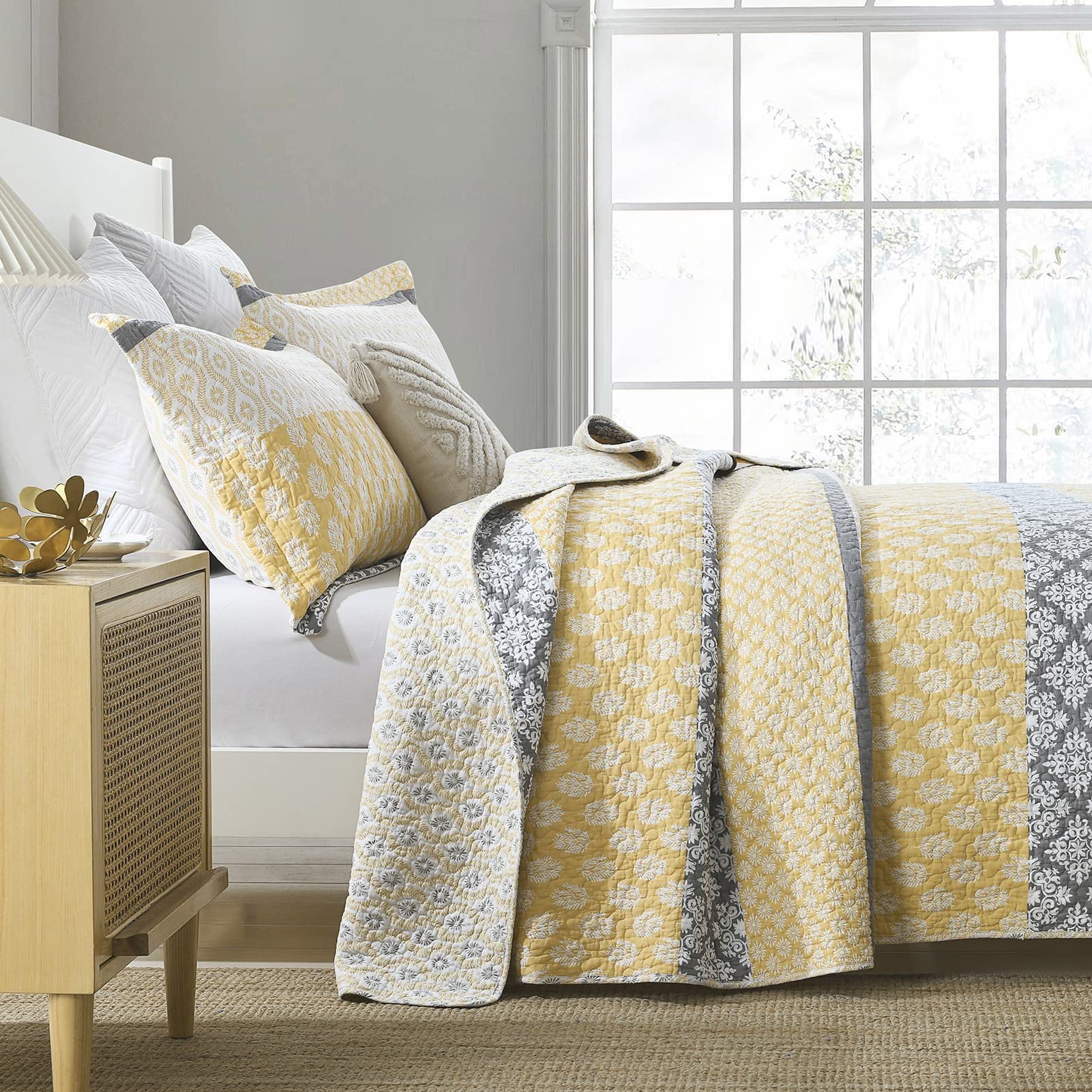 DDUOXIN Floral Quilts King Size - 100% Cotton Reversible King Quilt with 2 Pillow Shams, Farmhouse Soft Bedspreads Lightweight King Quilt Bedding Set, Yellow/Grey, King