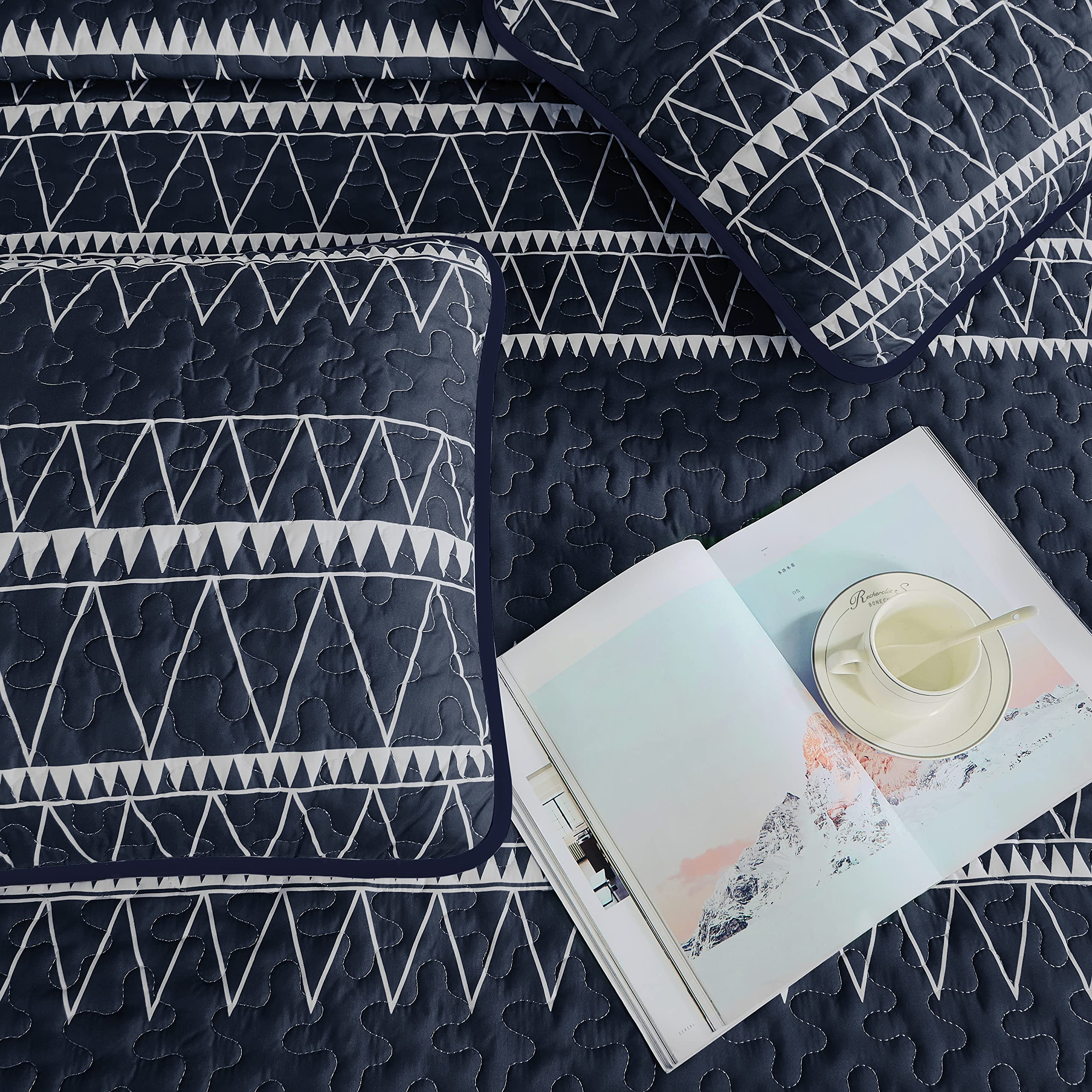 WONGS BEDDING Navy Blue Quilt King Size, Boho Striped Triangle Bedding Bedspread Coverlet Set, Microfiber Lightweight Bohemian Quilt Set for All Season 3 Pieces 90x104 in