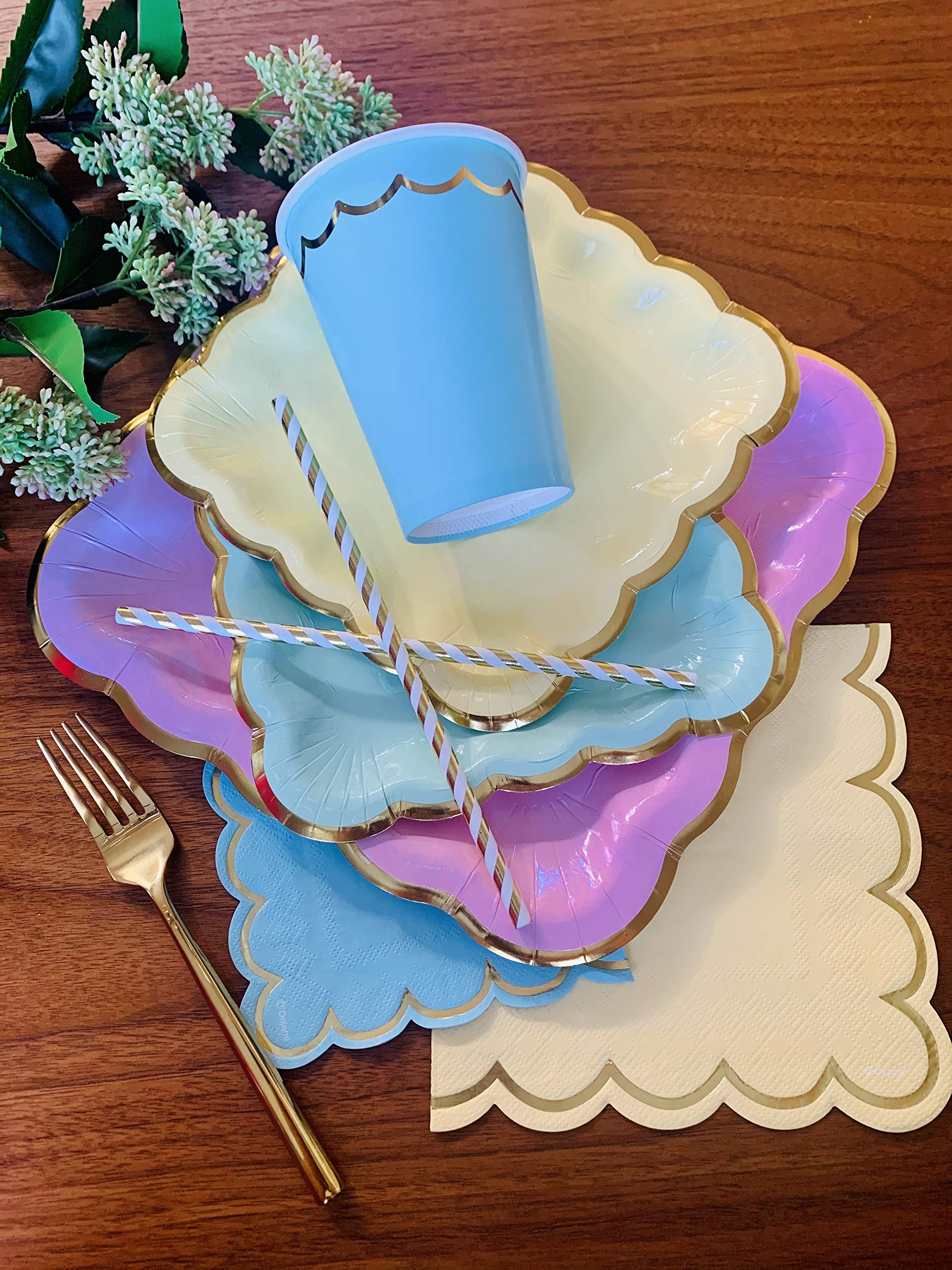 Serves 24 Scalloped Pastel Party Set 24-10 Inch Plates 24-7 Inch Plates 24 Lunch Napkins 24 Beverage Napkins 24 Cups - 12 Ounce cups