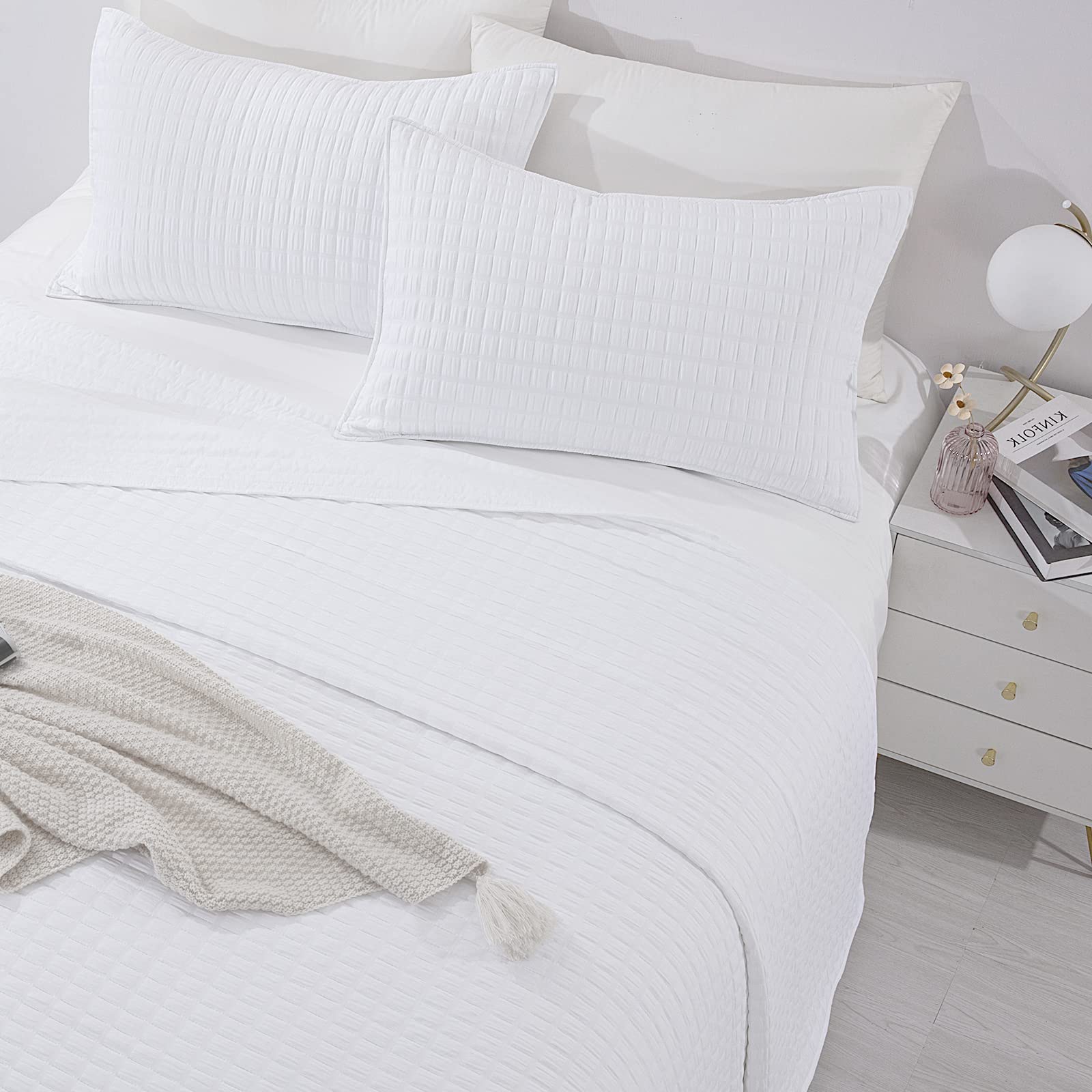 HOMBYS Oversized King Seersucker Bedspread 120βx128β, White Summer Quilt Set,Lightweight Bedding Cover with Shams for All Season, Microfiber Modern Style Bedspread & Coverlet Sets (1 Quilt, 2 Shams)