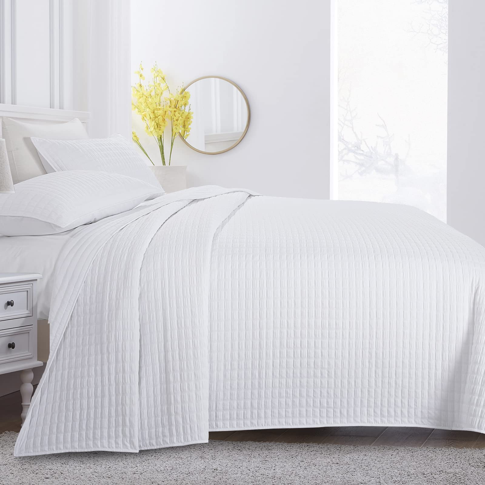HOMBYS Oversized King Seersucker Bedspread 120βx128β, White Summer Quilt Set,Lightweight Bedding Cover with Shams for All Season, Microfiber Modern Style Bedspread & Coverlet Sets (1 Quilt, 2 Shams)