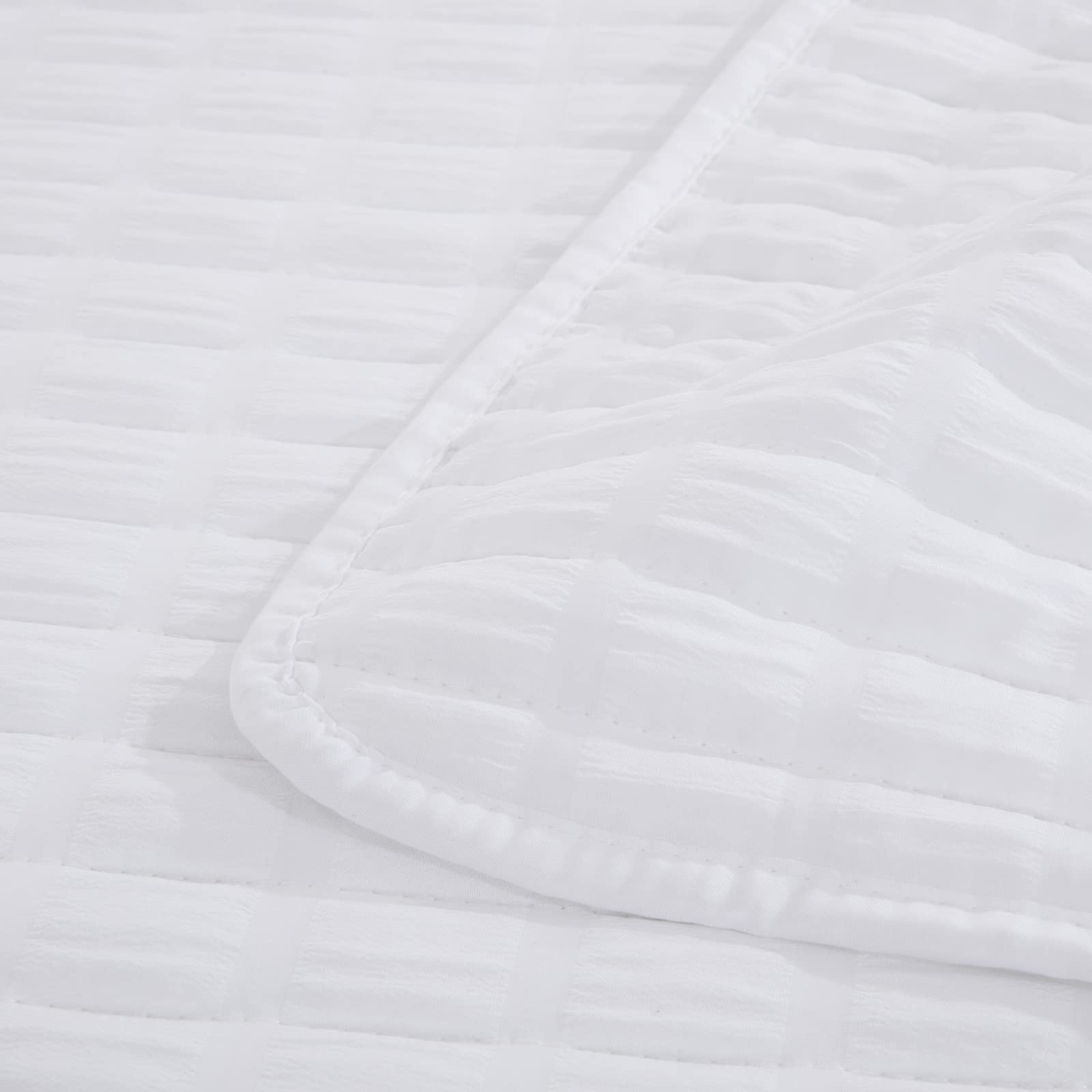 HOMBYS Oversized King Seersucker Bedspread 120βx128β, White Summer Quilt Set,Lightweight Bedding Cover with Shams for All Season, Microfiber Modern Style Bedspread & Coverlet Sets (1 Quilt, 2 Shams)