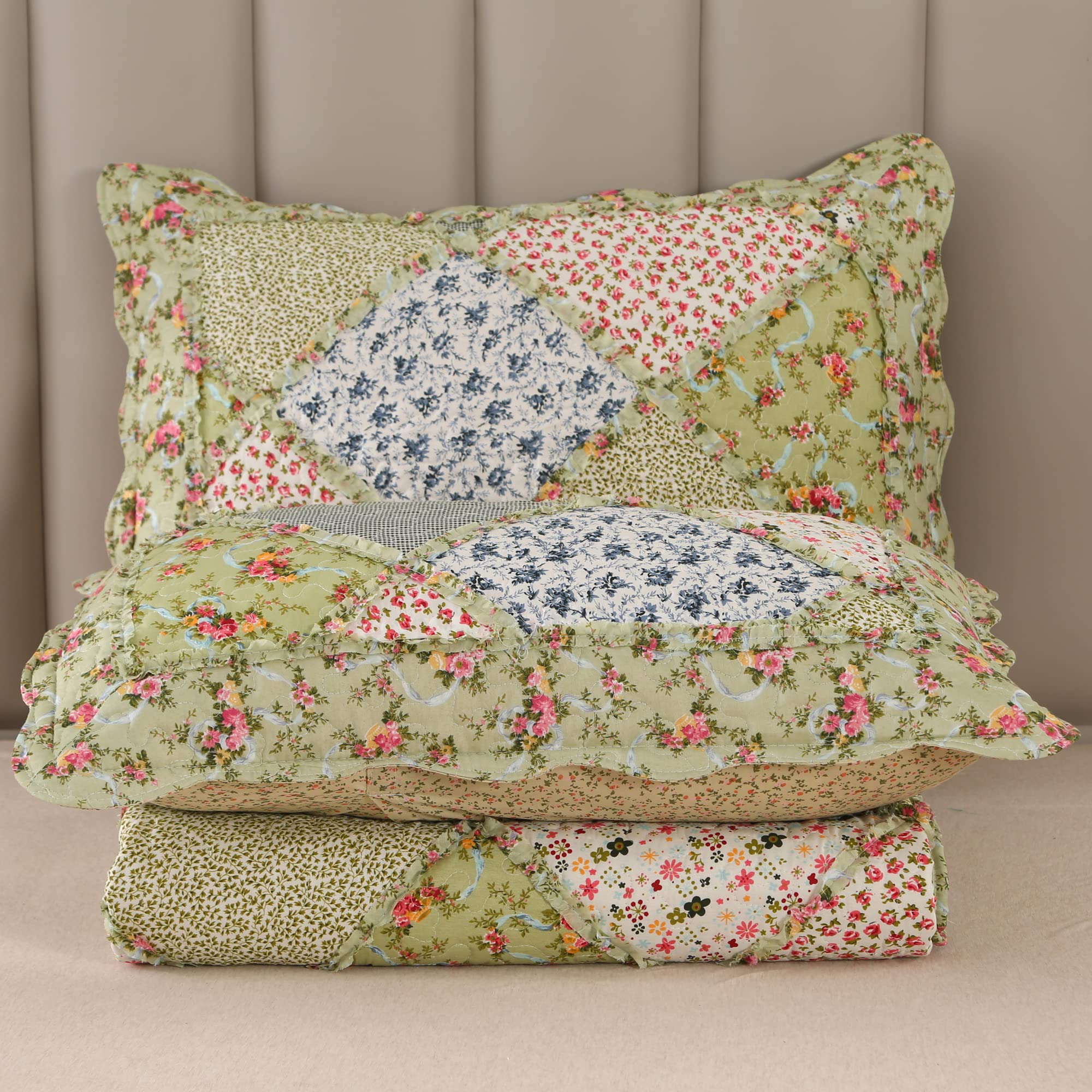 King Size Patchwork Quilt Set Green Floral Reversible Quilted Bedspread Coverlet Set 3-Piece Comforter Lightweight Stitched Quilt Bedding Set Bed Cover Blanket with 2 Pillow Shams for All Seasons