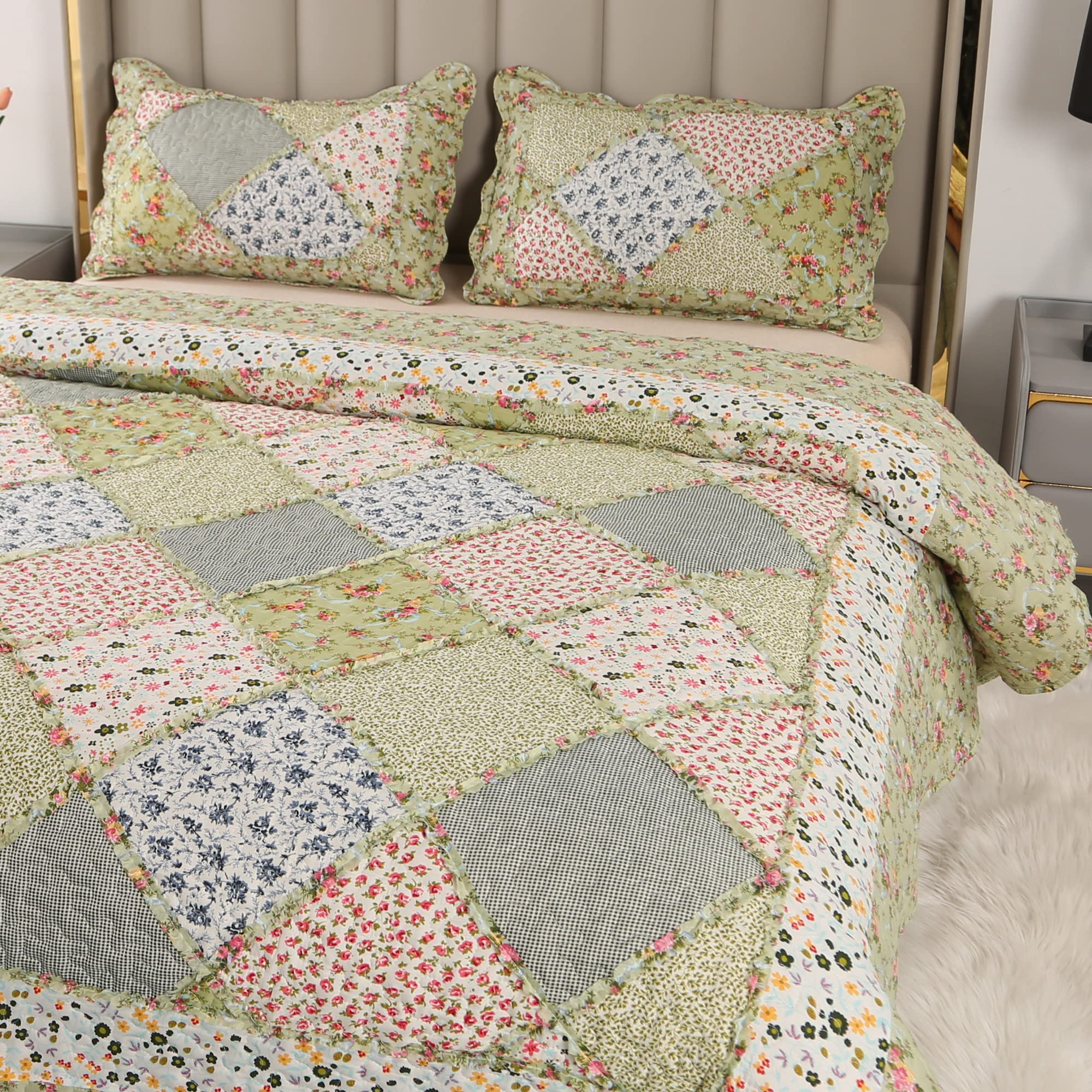 King Size Patchwork Quilt Set Green Floral Reversible Quilted Bedspread Coverlet Set 3-Piece Comforter Lightweight Stitched Quilt Bedding Set Bed Cover Blanket with 2 Pillow Shams for All Seasons