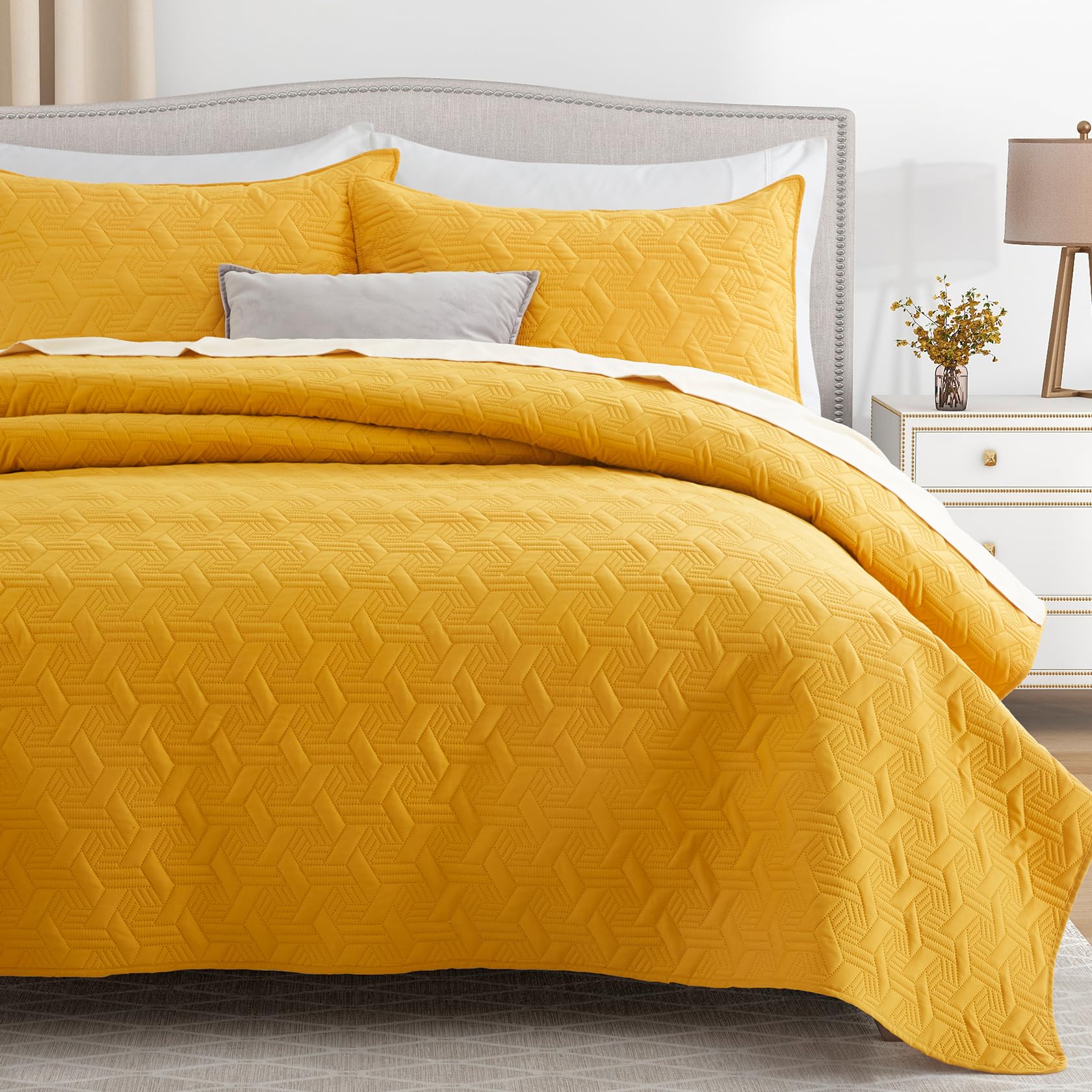 Lavsiry Mustard Yellow Quilt Full/Queen Size Bedding Set, Summer Thin Microfiber Quilted Bedspread & Coverlet, Soft Lightweight Comforter for All Seasons - 3 Piece(1 Quilt, 2 Pillow Shams)