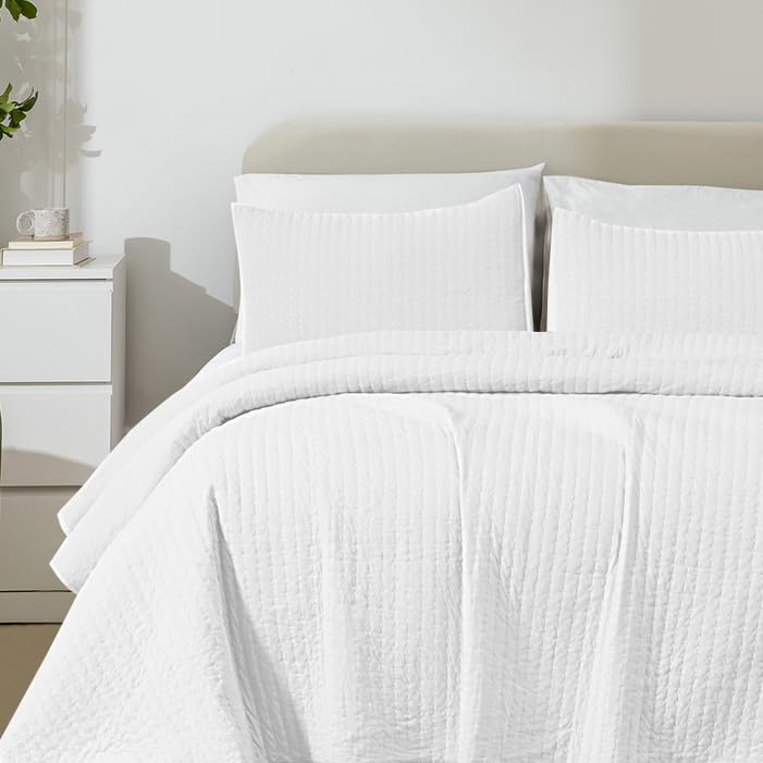 SHALALA NEW YORK Reversible Quilt Set - 2 Quilted Pillow Shams and a Soft Cotton Jersey Coverlet-Lightweight and Breathable - Machine Washable (Stripe White, King)