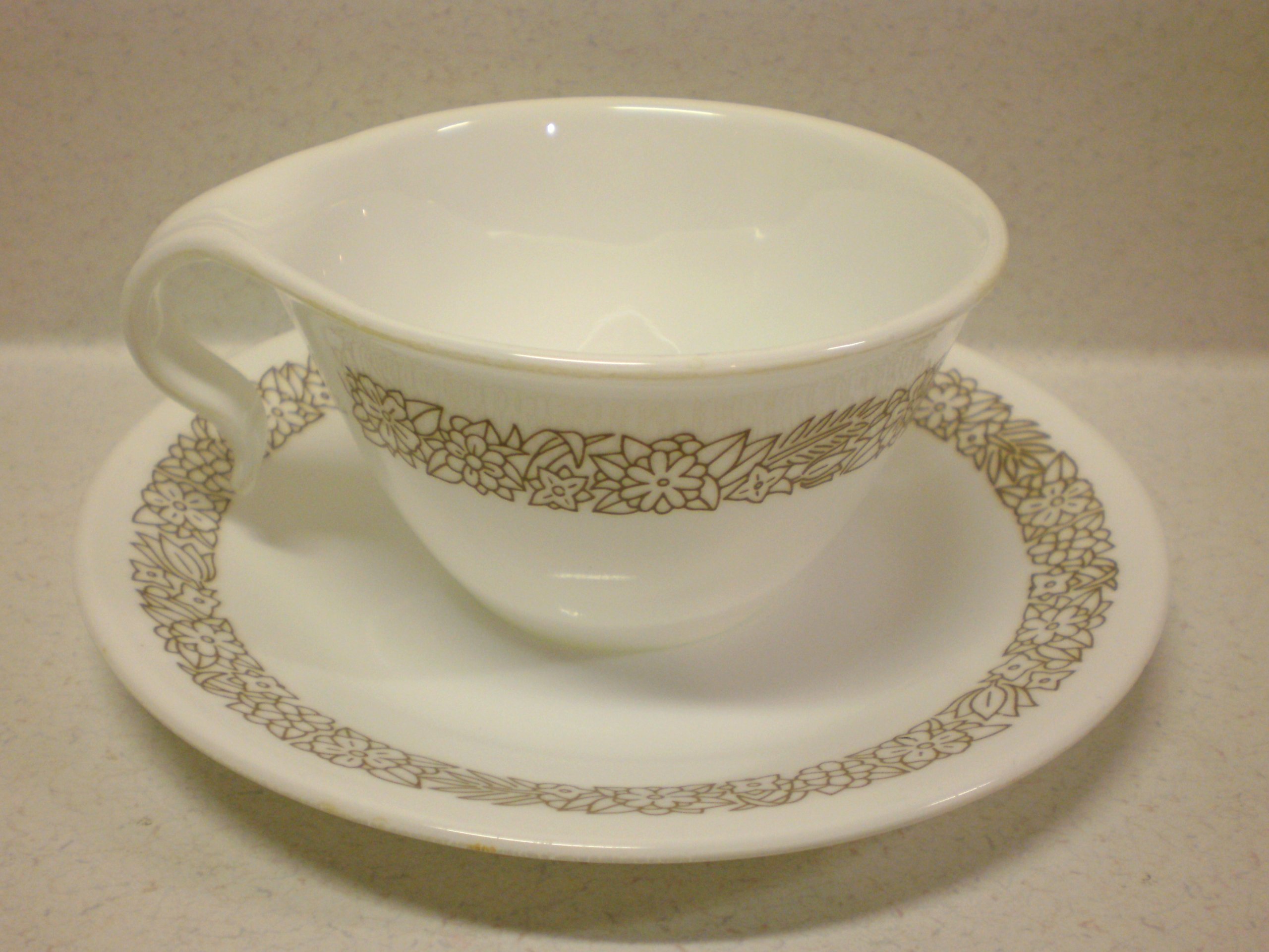 Corelle - Woodland Brown - Hook Handle Cup & Saucer (Set of 4)