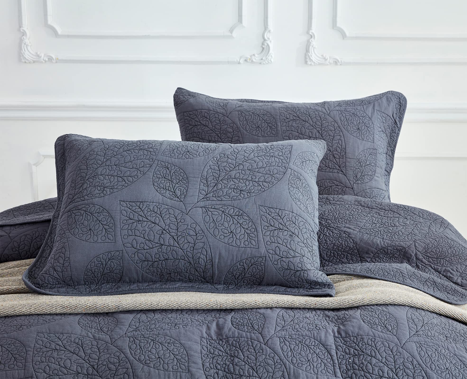 CHIXIN Botanical Cotton Quilt Queen Size - Real Stitching Leaf Pattern - Quilted Bedspread Coverlet Set, Ultra Soft, Lightweight, Reversible, 3 Piece, Dark Grey