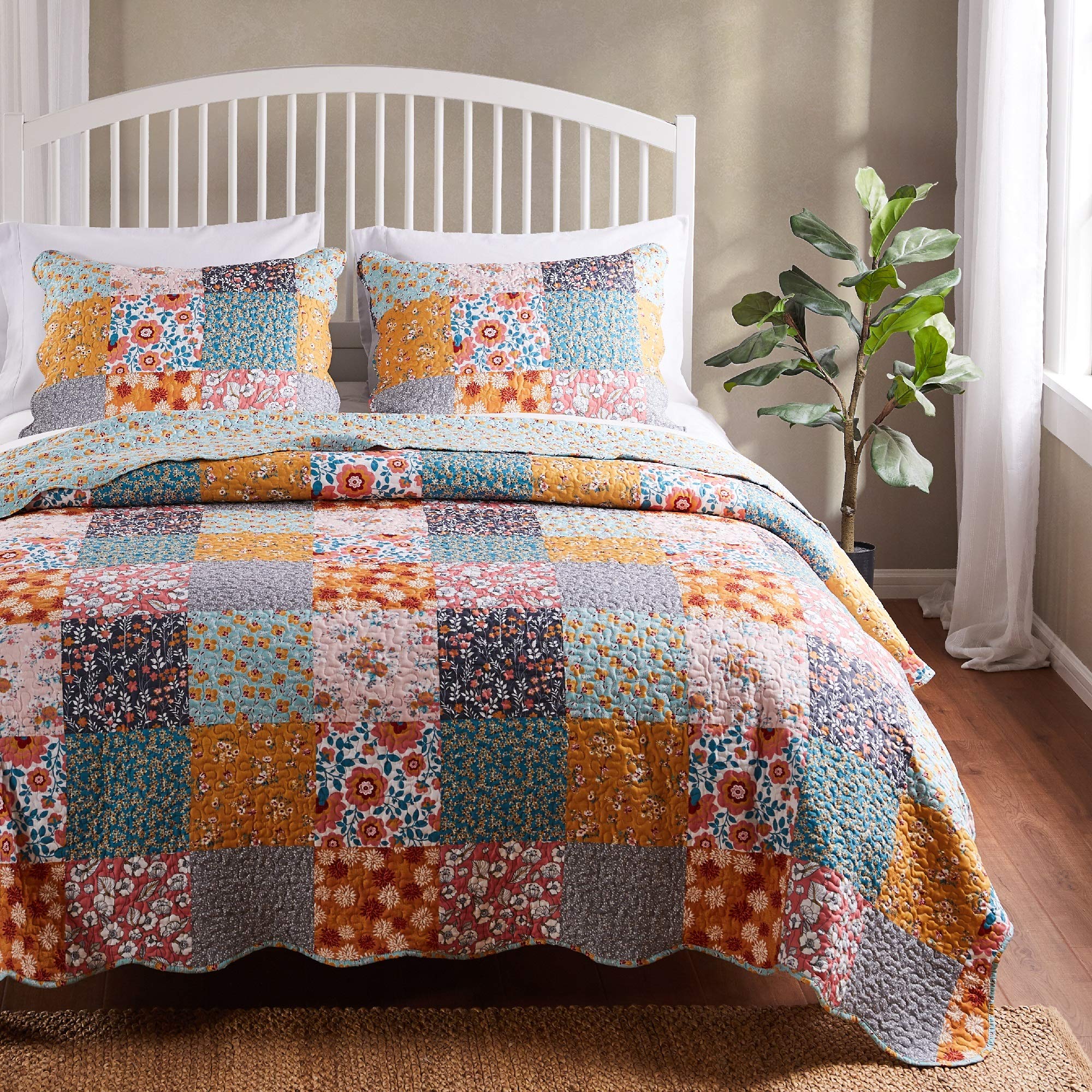 Greenland Home Carlie Modern Floral Reversible Quilt Set, 2-Piece Twin, Calico Patches