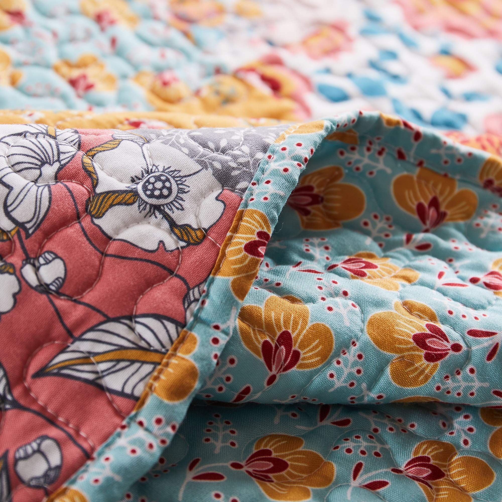 Greenland Home Carlie Modern Floral Reversible Quilt Set, 2-Piece Twin, Calico Patches