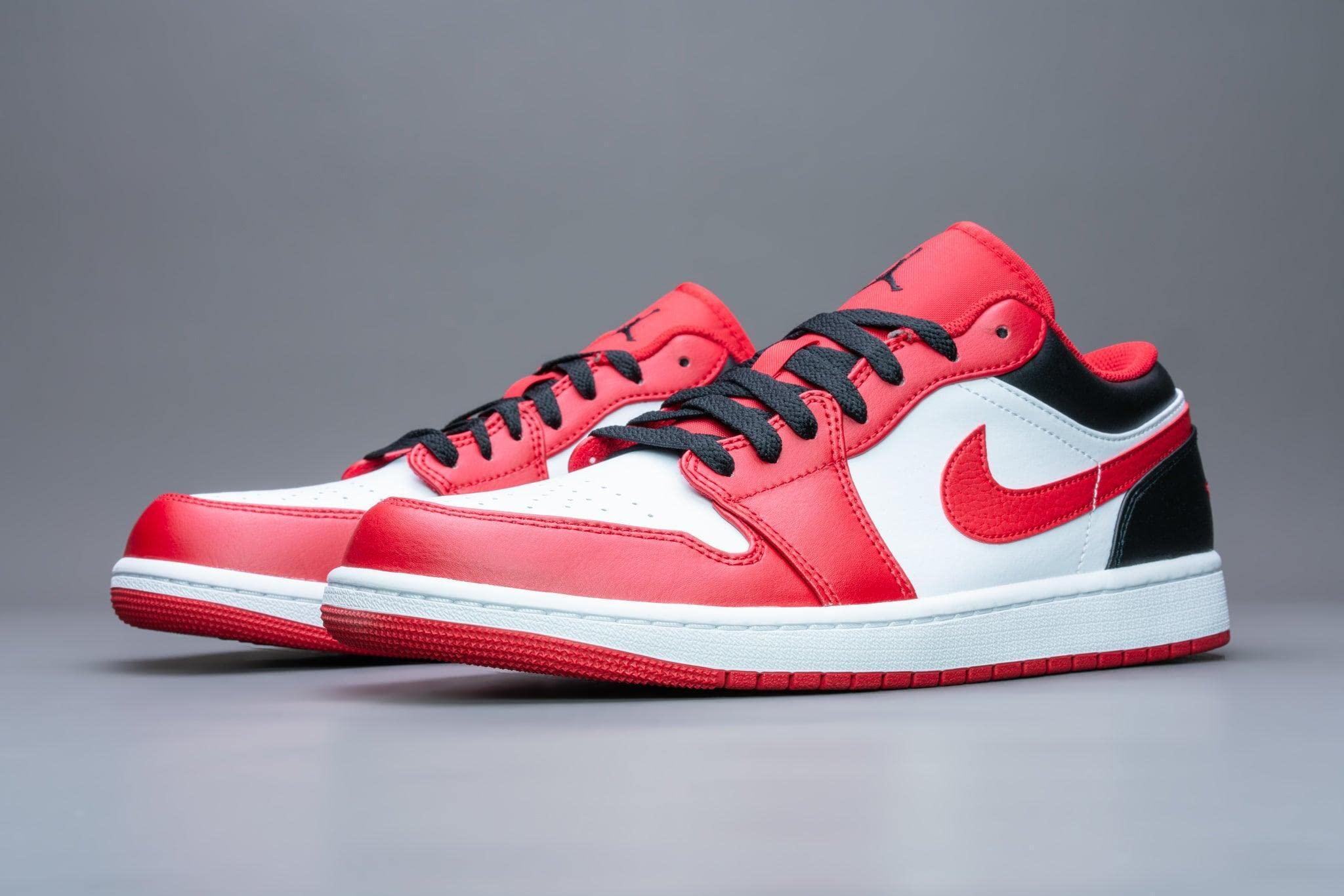 Jordan Mens Jordan 1 Low 553558 163 Bulls - Size 13 Black/White/Red