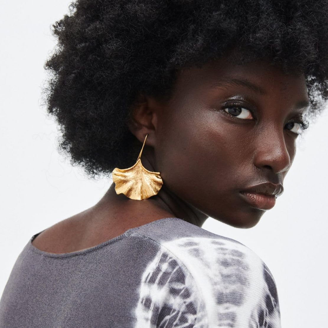 LOK68 Golden Ginkgo Leaf Earrings - Adorable Plant Leaf Dangle Earrings in Shiny Gold