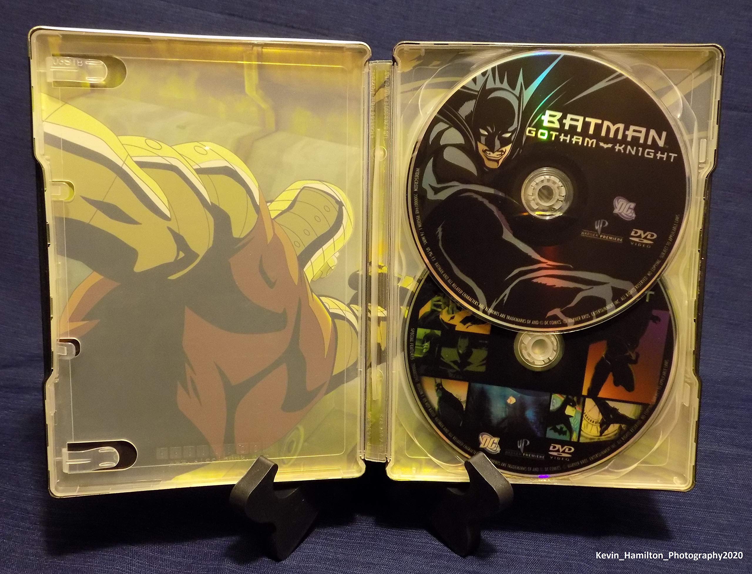 Batman: Gotham Knight (Two-Disc Special Edition w/Limited Issue Steelbook Package & Exclusive DC Comics Character Guide)