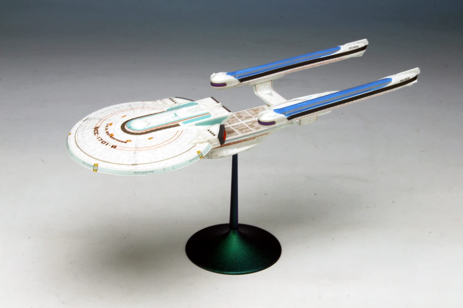 AMT Star Trek U.S.S. Enterprise Box Set 1:2500 Scale Snap Model Kit
