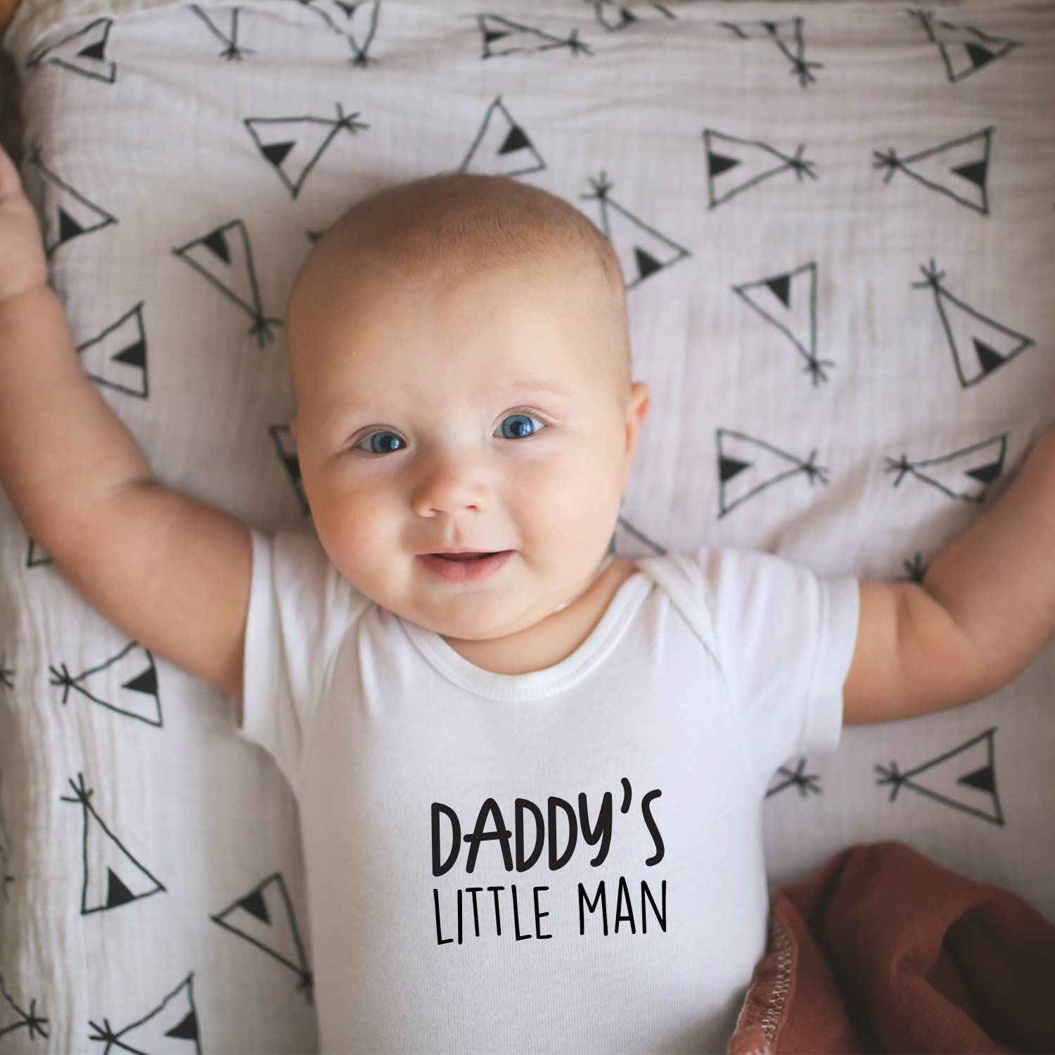 Organic GOTS Certified Baby Onesie Unisex Bodysuit 0-18 months - Daddy's Little Man | Cute Funny Dad Present (Daddy's Little Man, 6-9 Months)
