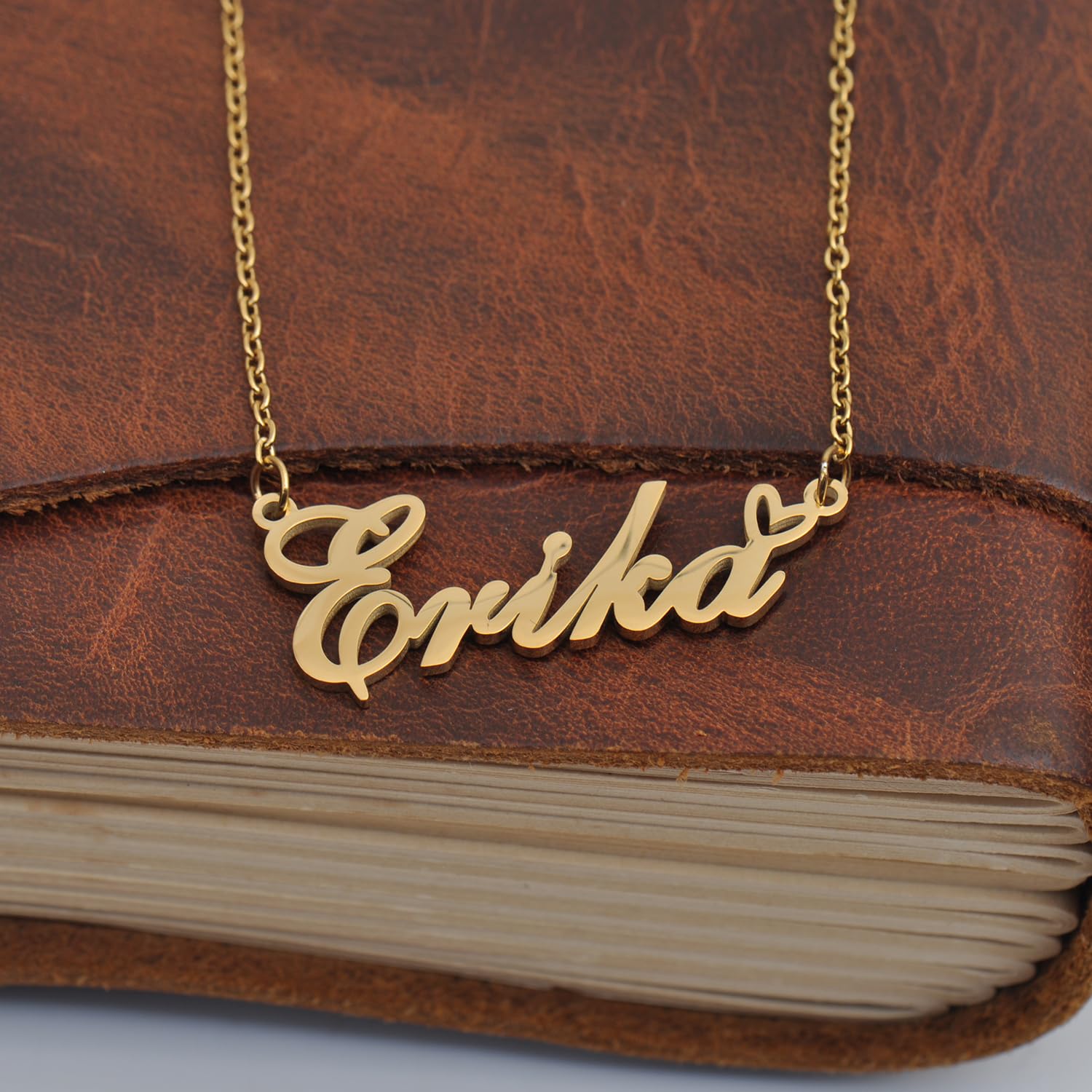 HUAN XUN Logan Name Necklaces for Women Custom Name Necklaces Gold Nameplate Pendant Jewelry Gift for Christmas