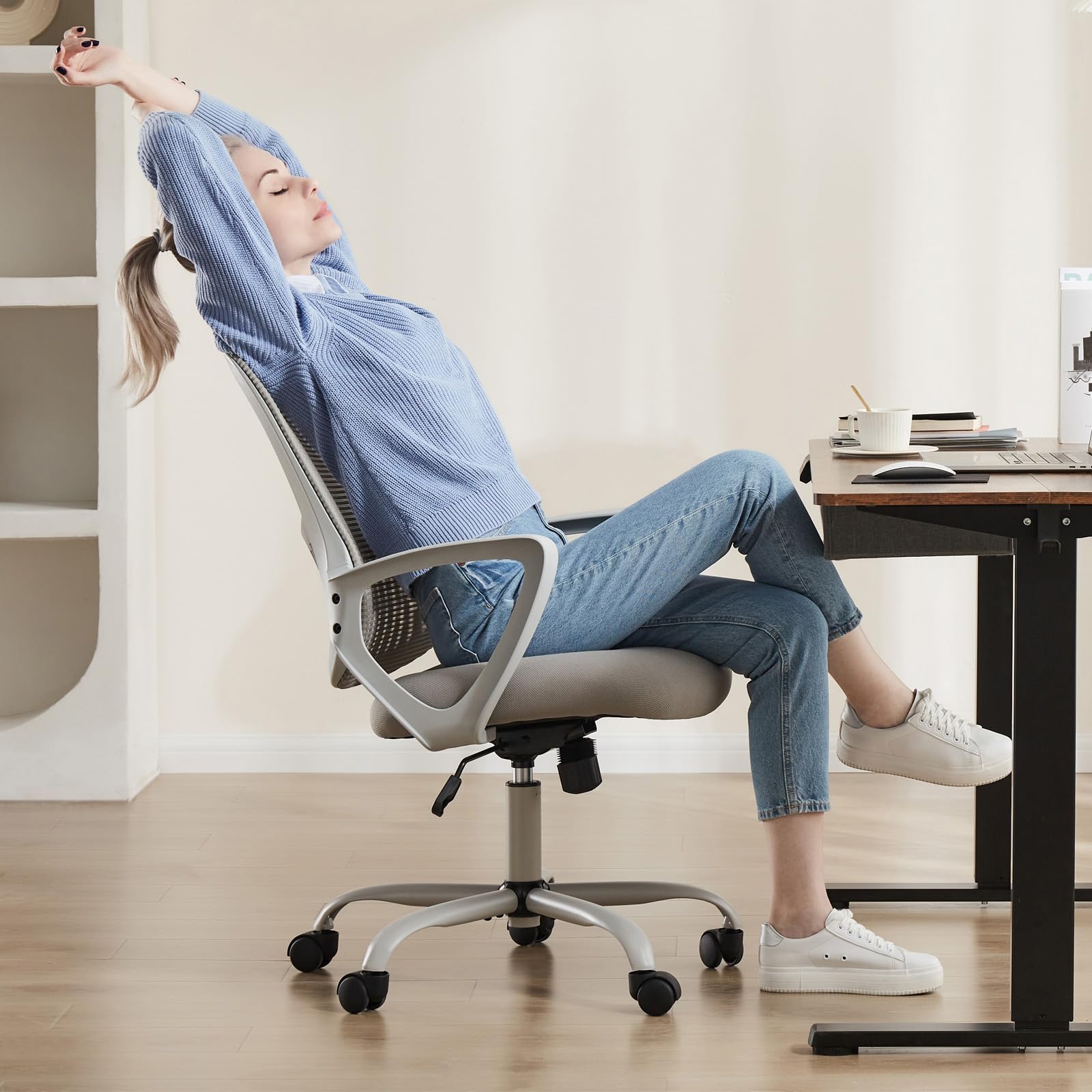 Ergonomic Office Chair, Home Desk Mesh Chair with Fixed Armrest, Executive Computer Chair with Soft Foam Seat Cushion and Lumbar Support