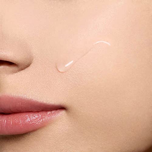 Clarins Bright Plus Treatment Essence | Visibly Brightens and Targets Dark Spots | Promotes Dewy, Even Skin Tone | Hydrates and Mattifies | 98% Natural Ingredients | Acerola Extract, Rich In Vitamin C