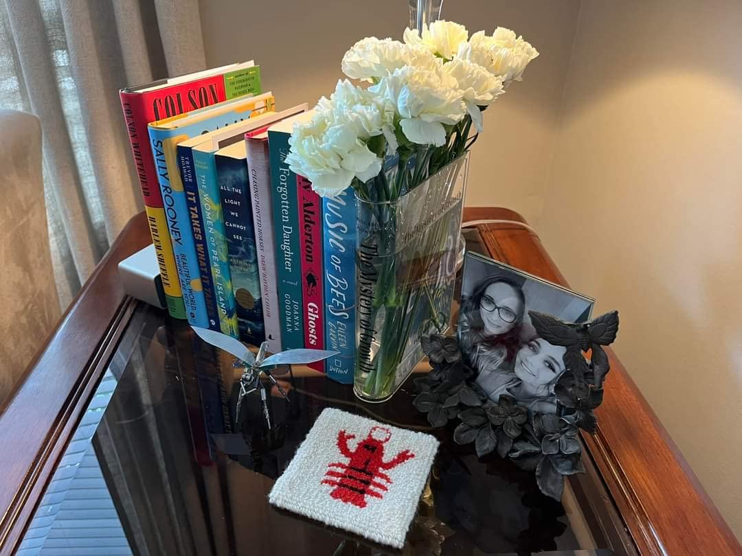 Puransen Bookend Vase for Flowers, Cute Home Office Decor; Unique Vase for Book Lovers, Artistic and Cultural Flavor Acrylic Clear Vases (Not Including Flowers)