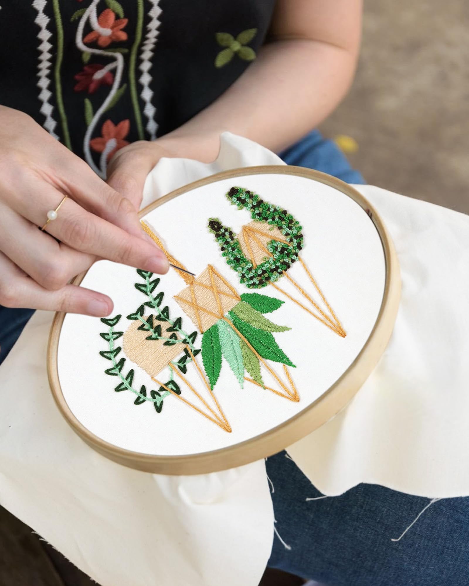 Santune 3 Sets Embroidery Starter Kit with Pattern and Instructions, Cross Stitch Set, Stamped Embroidery Kits with 3 Embroidery Clothes with Pattern, 1 Embroidery Hoops