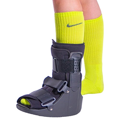 BraceAbility Short Broken Toe Boot | Walker for Fracture Recovery, Protection and Healing after Foot or Ankle Injuries (Small)