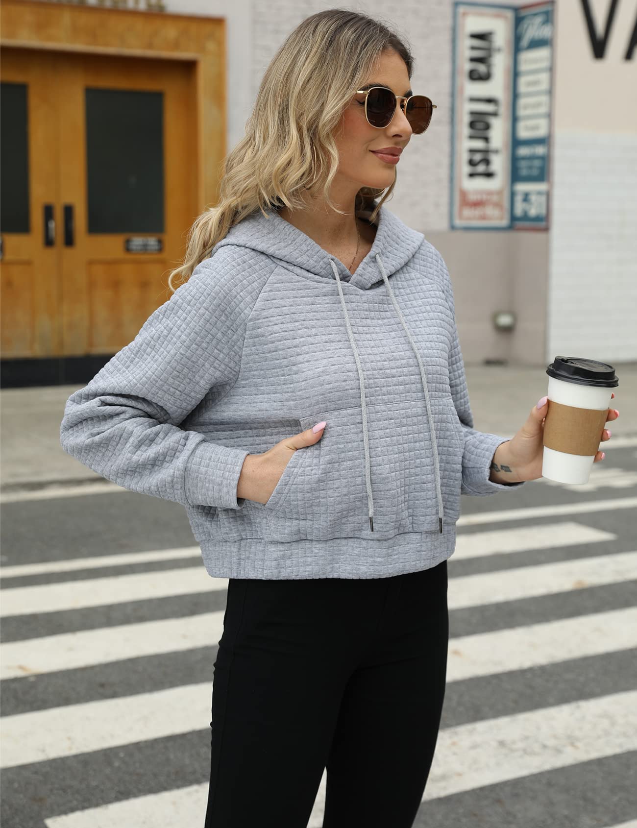 Gihuo Hoodies for Women Casual Waffle Cropped Sweatshirt Long Sleeve Drop Shoulder Drawstring Pullover Trendy Tops 2 Pockets (LightGrey-M)