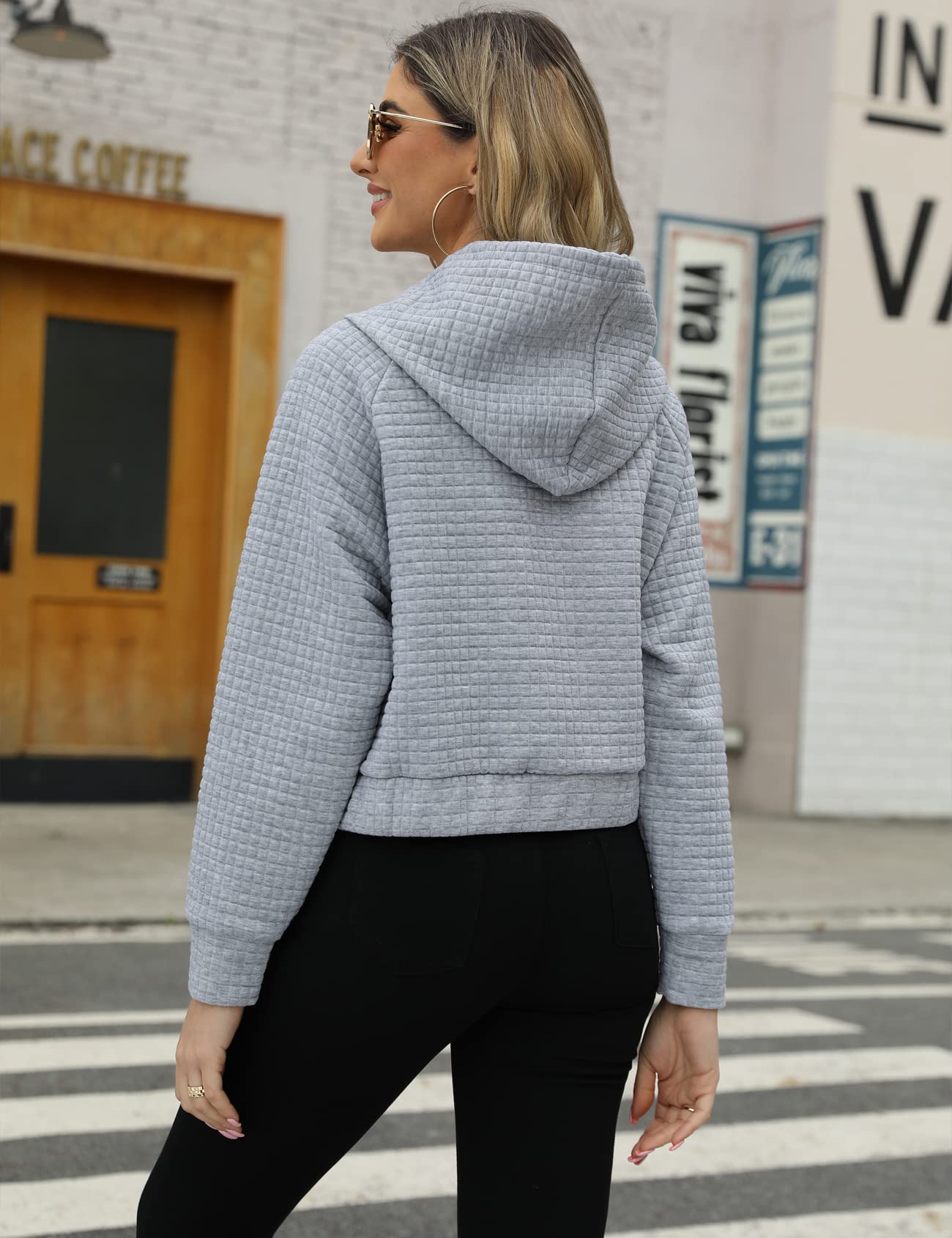 Gihuo Hoodies for Women Casual Waffle Cropped Sweatshirt Long Sleeve Drop Shoulder Drawstring Pullover Trendy Tops 2 Pockets (LightGrey-M)
