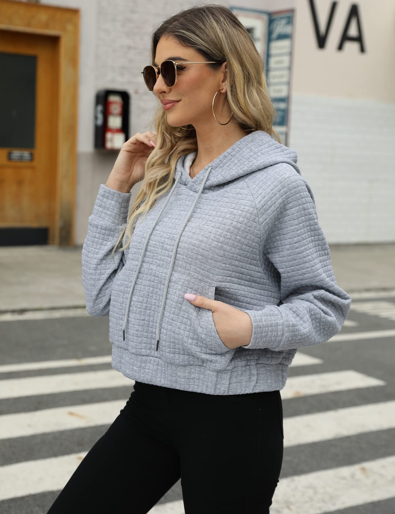 Gihuo Hoodies for Women Casual Waffle Cropped Sweatshirt Long Sleeve Drop Shoulder Drawstring Pullover Trendy Tops 2 Pockets (LightGrey-M)