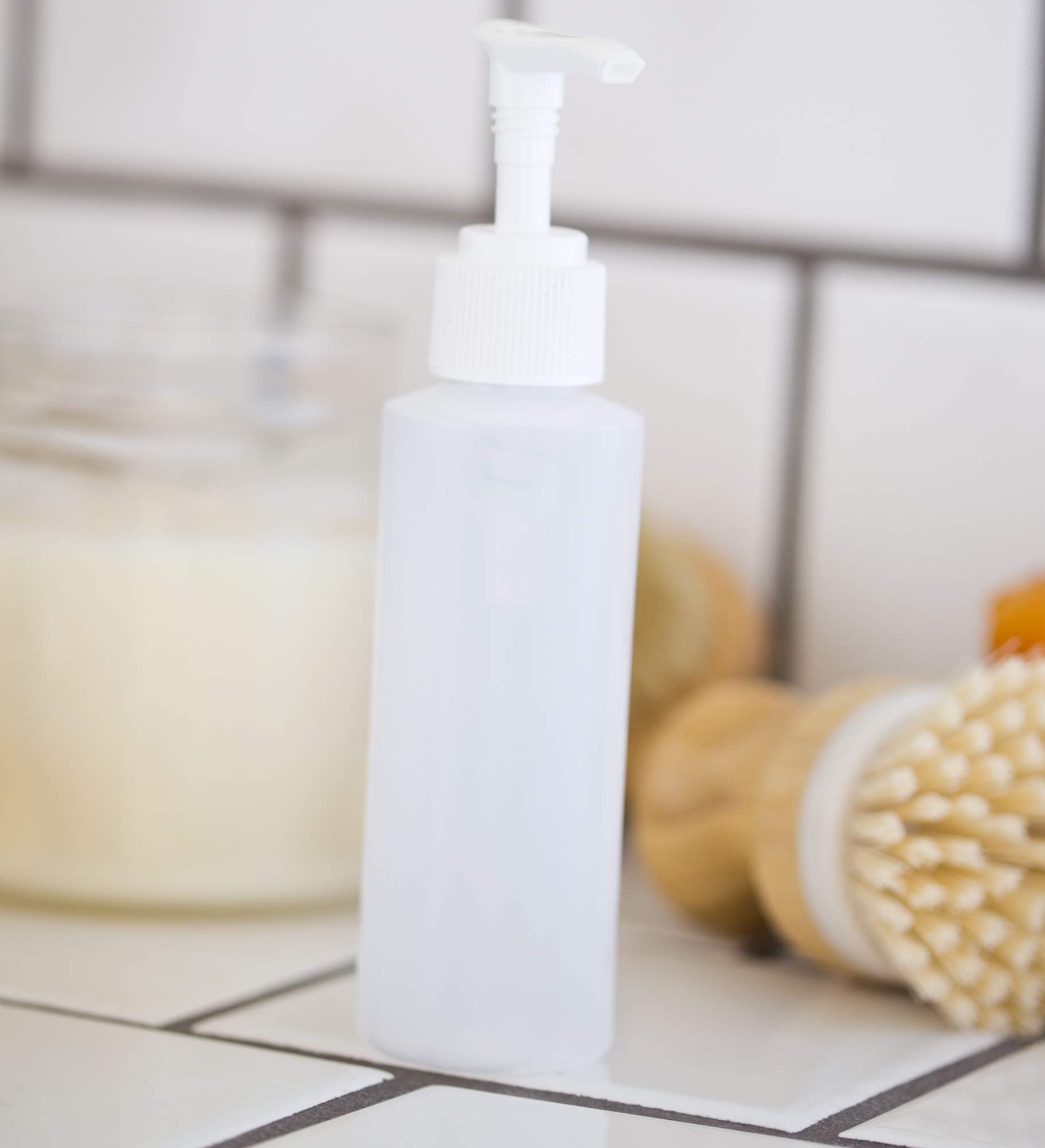 JUVITUS 4 oz / 120 ml Clear Natural Refillable Plastic Squeeze Bottle with White Lotion Pump Dispenser (12 Pack) + Labels
