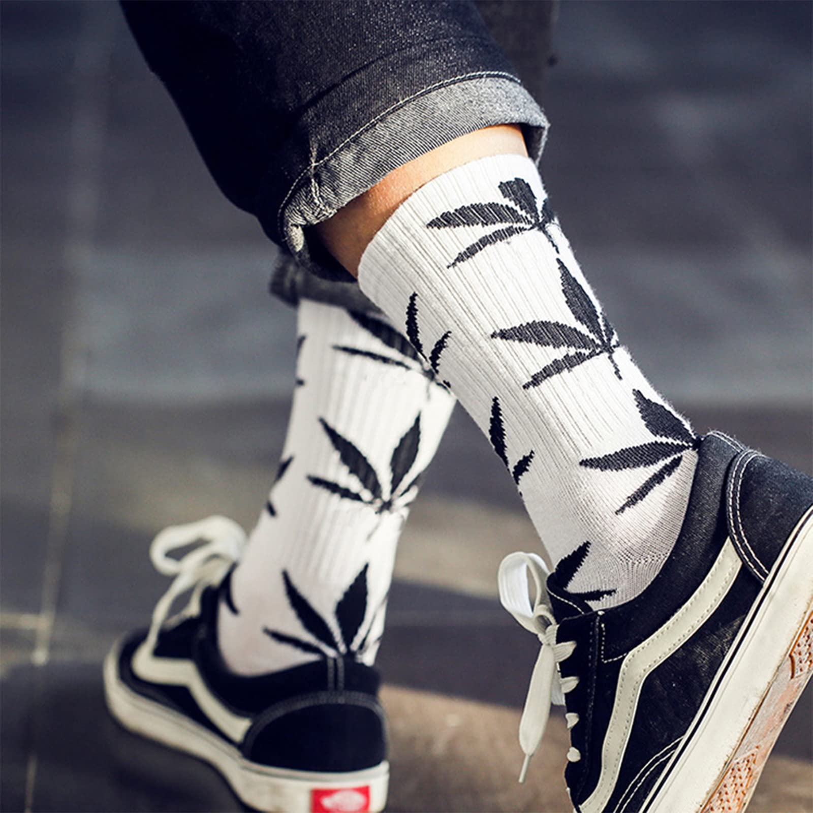 UTTPLL Winter Socks for Men Women Marijuana Weed Leaf Printed Cotton Crew Boot Scoks Maple Leaf Athletic Hiking Socks Black Green One Size