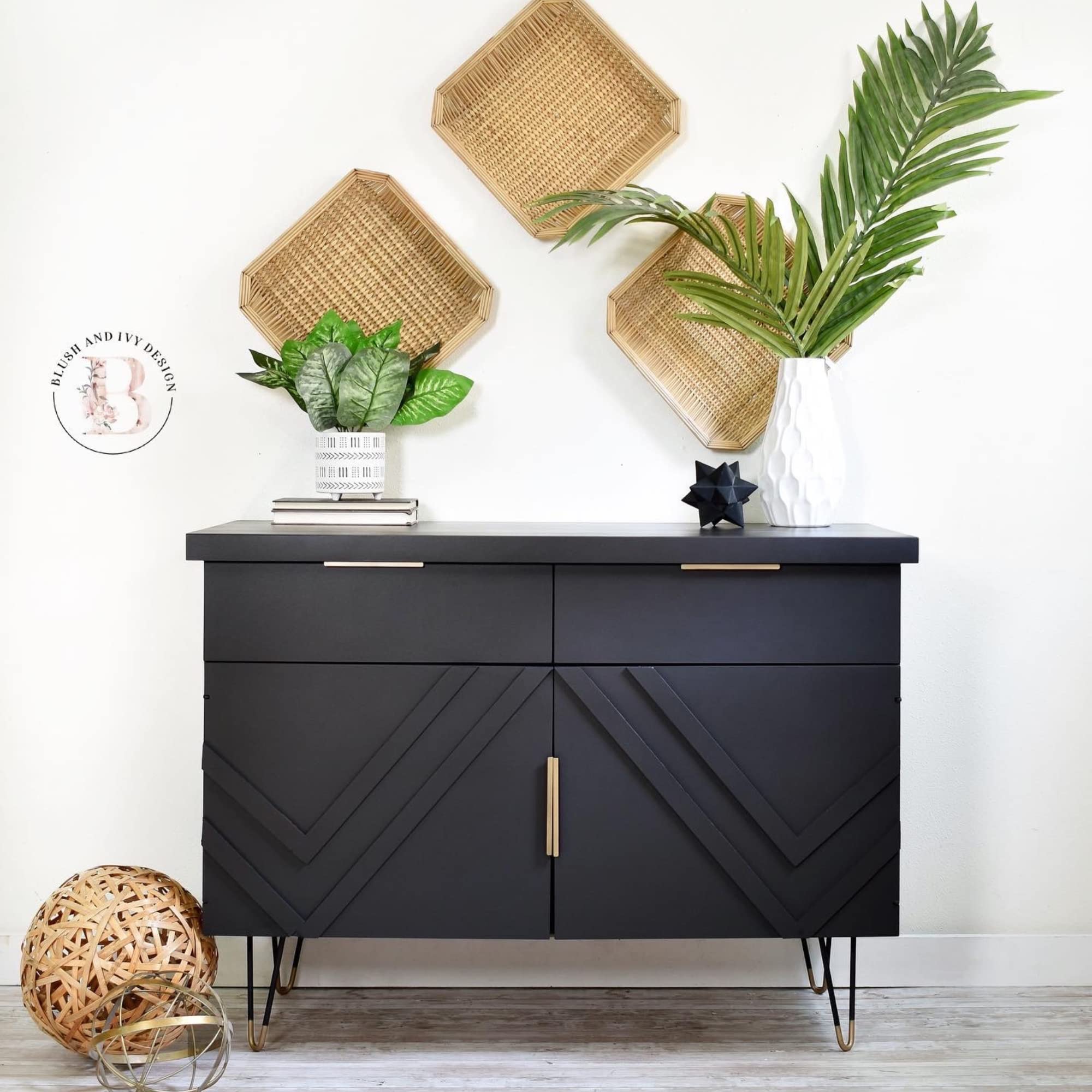 Dixie Belle Paint Company Chalk Finish Furniture Paint | Caviar (32oz) | Matte Black Chic Chalk Mineral DIY Furniture Paint