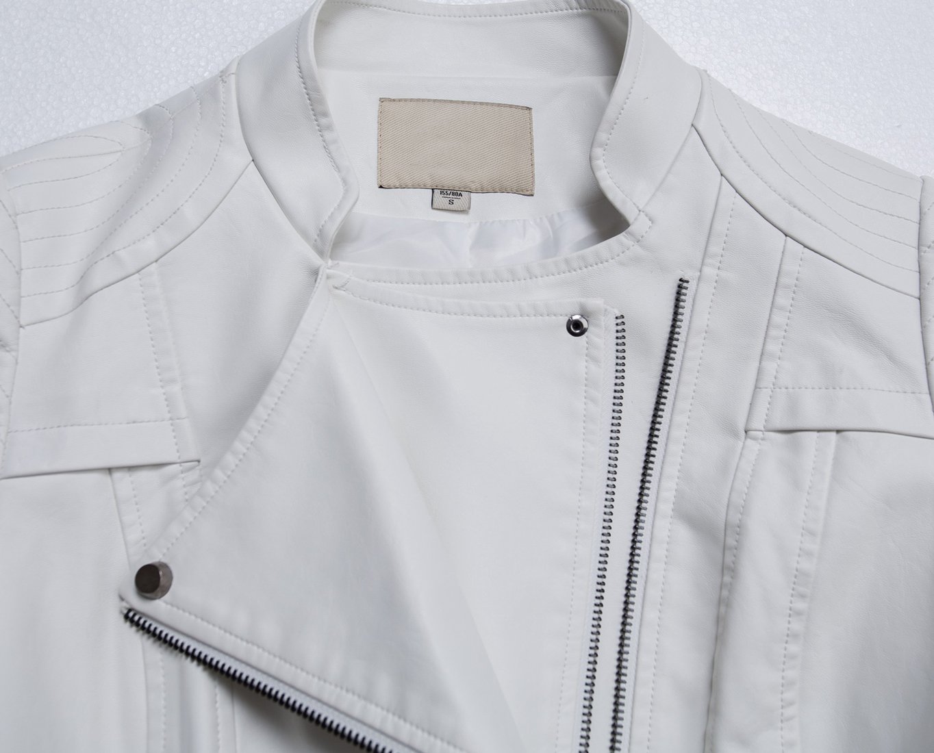 chouyatou Women's Fashion Tailored Zip-Up Faux Leather Quilted Racer Jacket (X-Small, White)