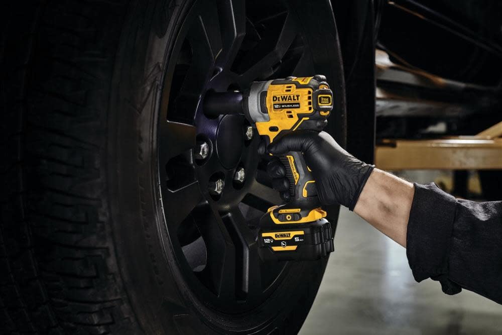 DEWALT DCF901GJ1G1 XTREME 12V MAX* Brushless 1/2 in. Cordless Impact Wrench Kit