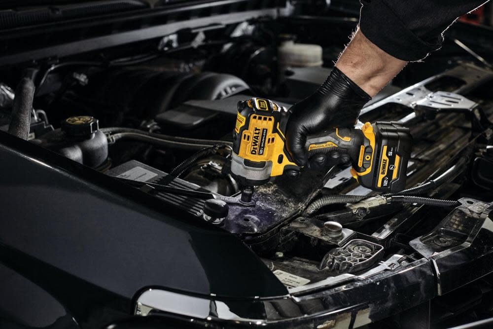 DEWALT DCF901GJ1G1 XTREME 12V MAX* Brushless 1/2 in. Cordless Impact Wrench Kit