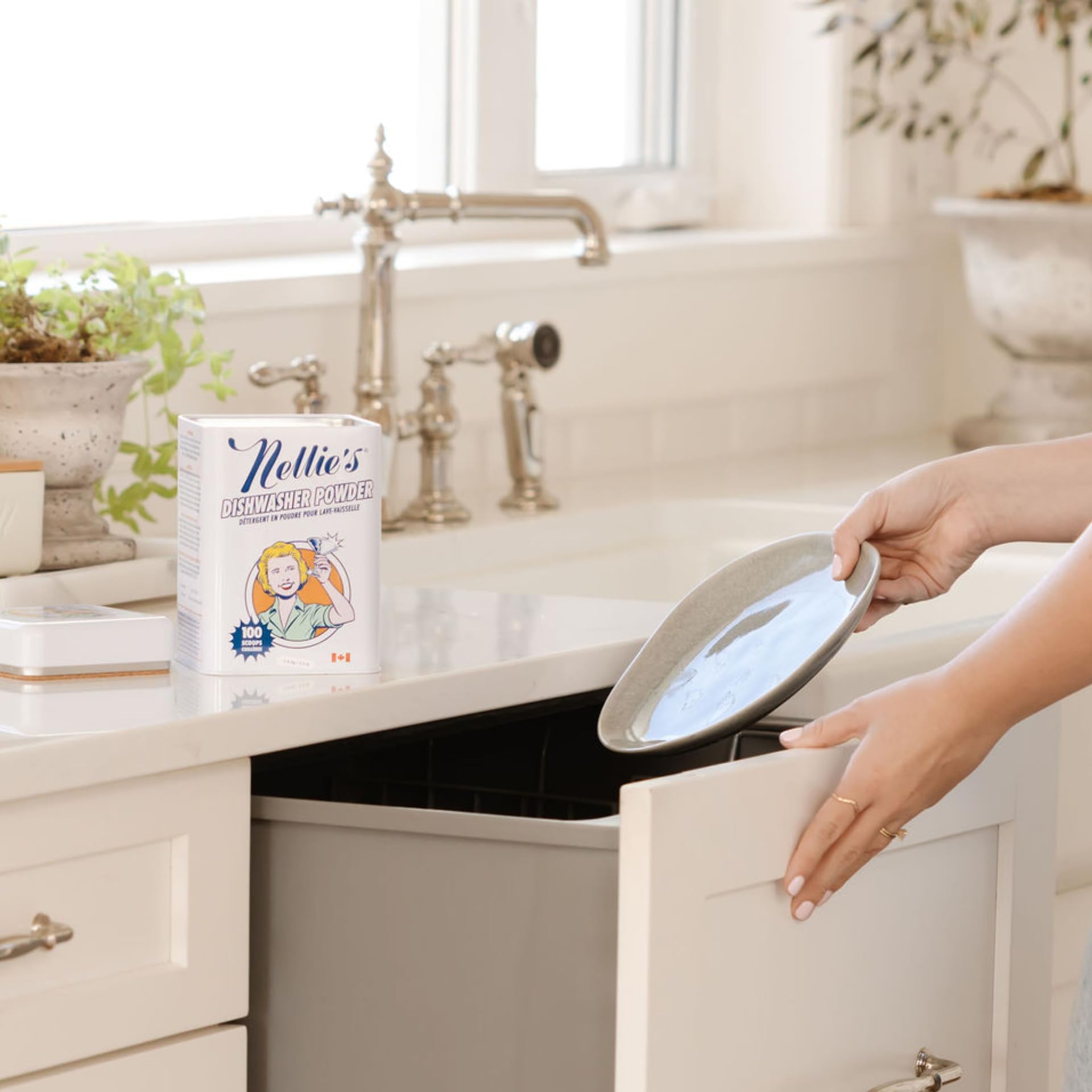 Nellie's Dishwasher Powder - Tough on Food Residue, Plant-Based Ingredients, Spotless Clean, High-Efficiency Dishwashing Solution - 100 Scoop Tin