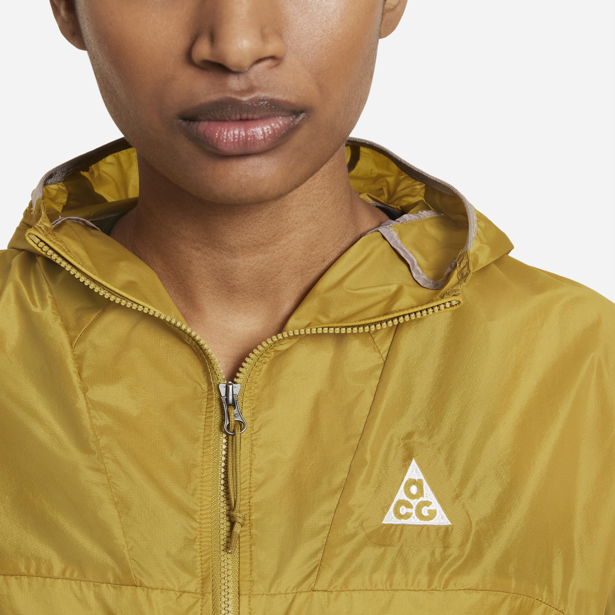 Nike ACG Cinder Cone Lighweight Women's Jacket (as1, alpha, m, regular, regular, Peat Moss/Moon Fossil/Desert Moss)