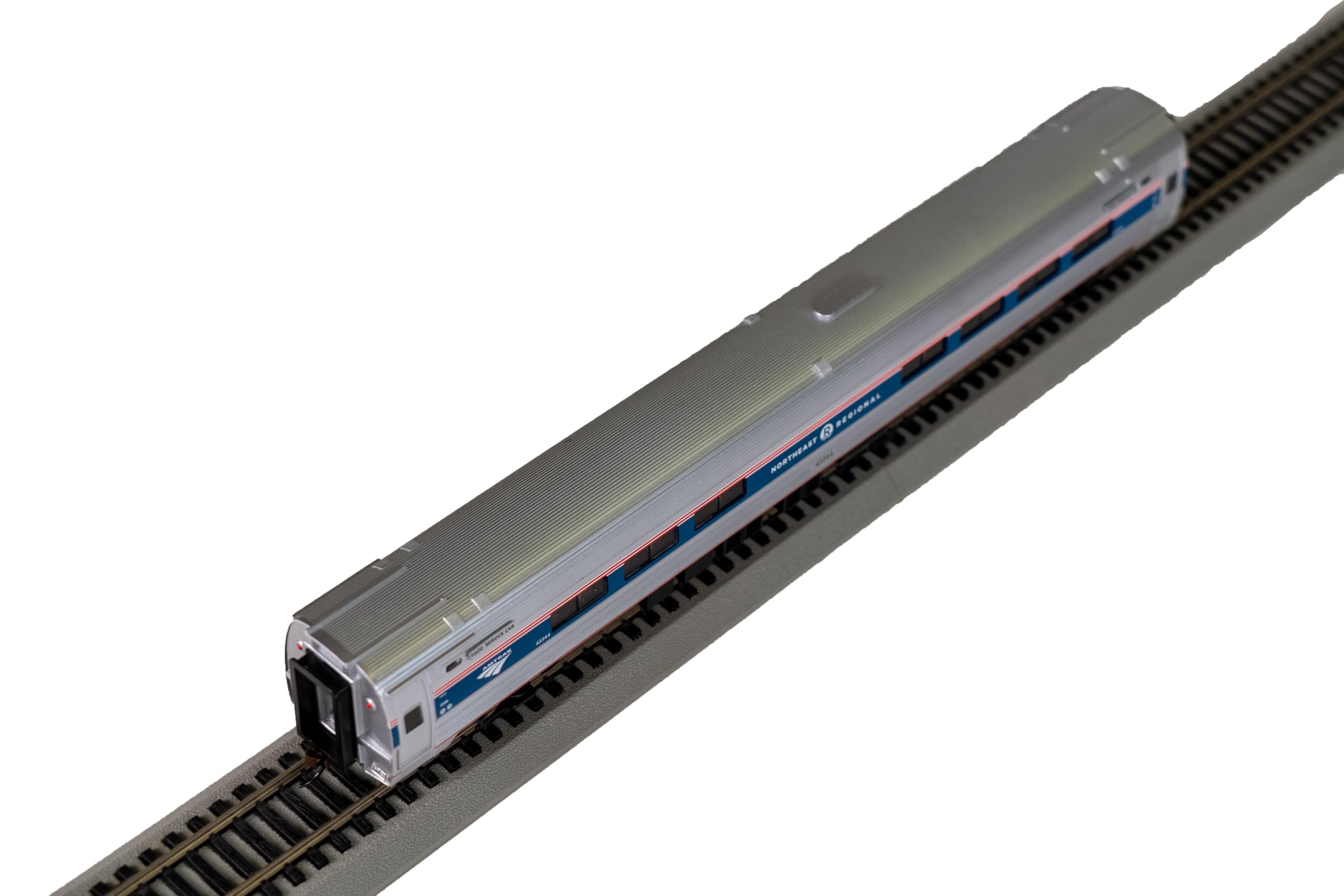 Bachmann Trains - 85' Budd Amtrak AMFLEET - I CAFÉ CAR - Northeast Regional Phase VI #43344 - HO Scale