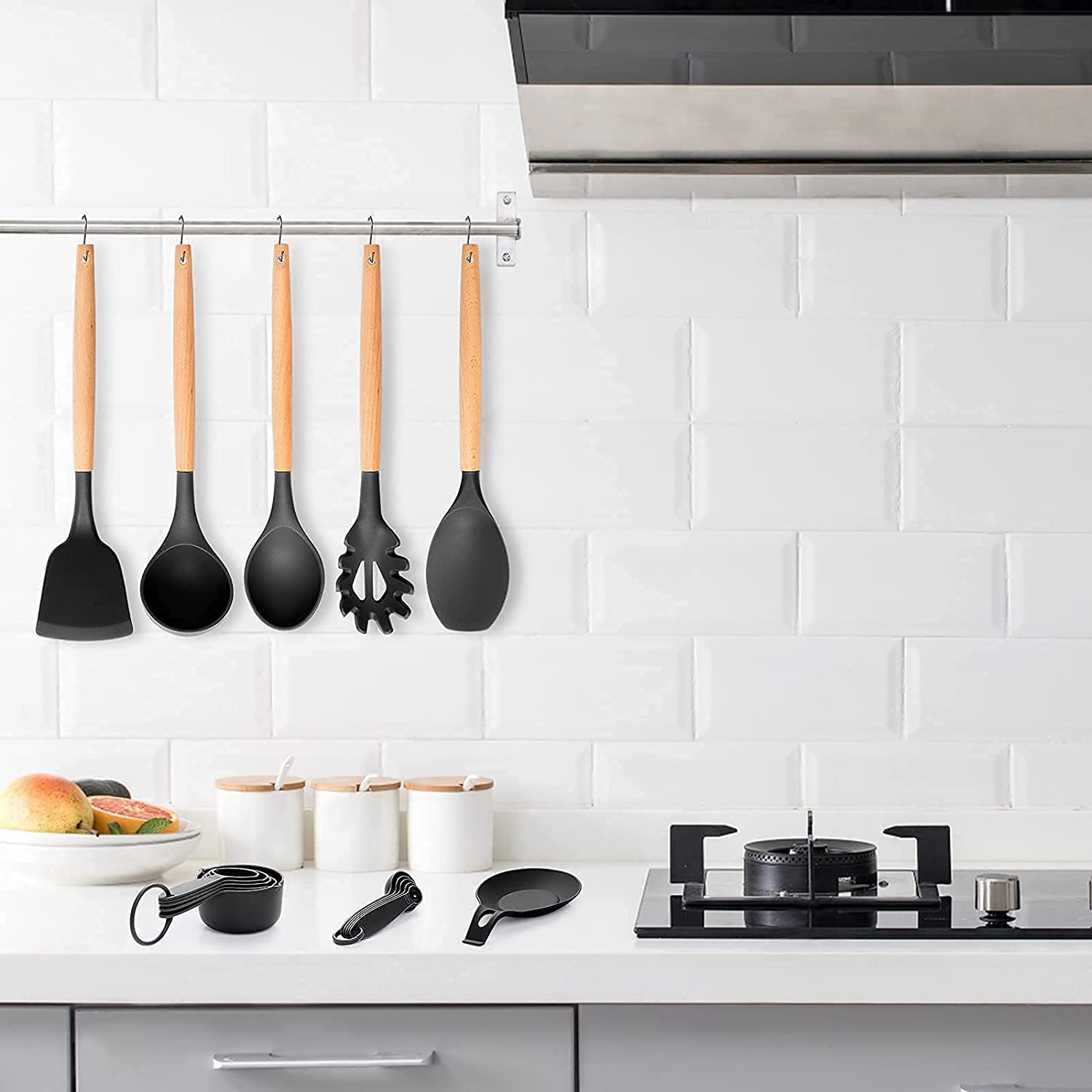 Kitchen Utensils Set, 33 pcs Non-Stick Silicone Cooking Utensils Set, Heat-Resistant Silicone, Wooden Utensils for Cooking, Kitchen Gadgets Spatula Set, Apartment Essentials Kitchen Set (Black)
