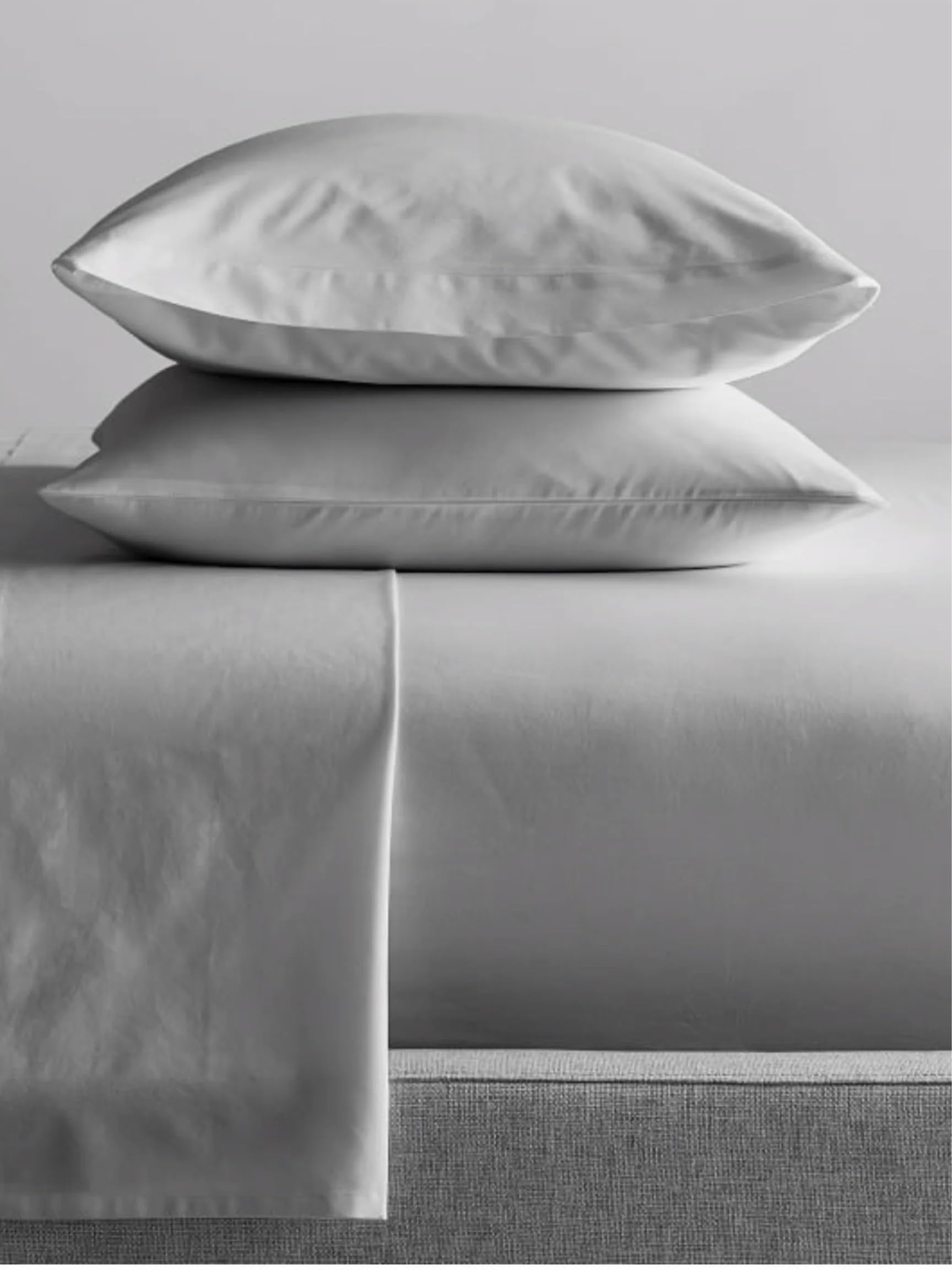 Rachel Anne Linens Luxe Bed Set, Luxury Sateen 500 TC Sheet Set, 4 Piece Set - Fitted Sheet, Flat Sheet, 2 Pillowcases (White, Twin)