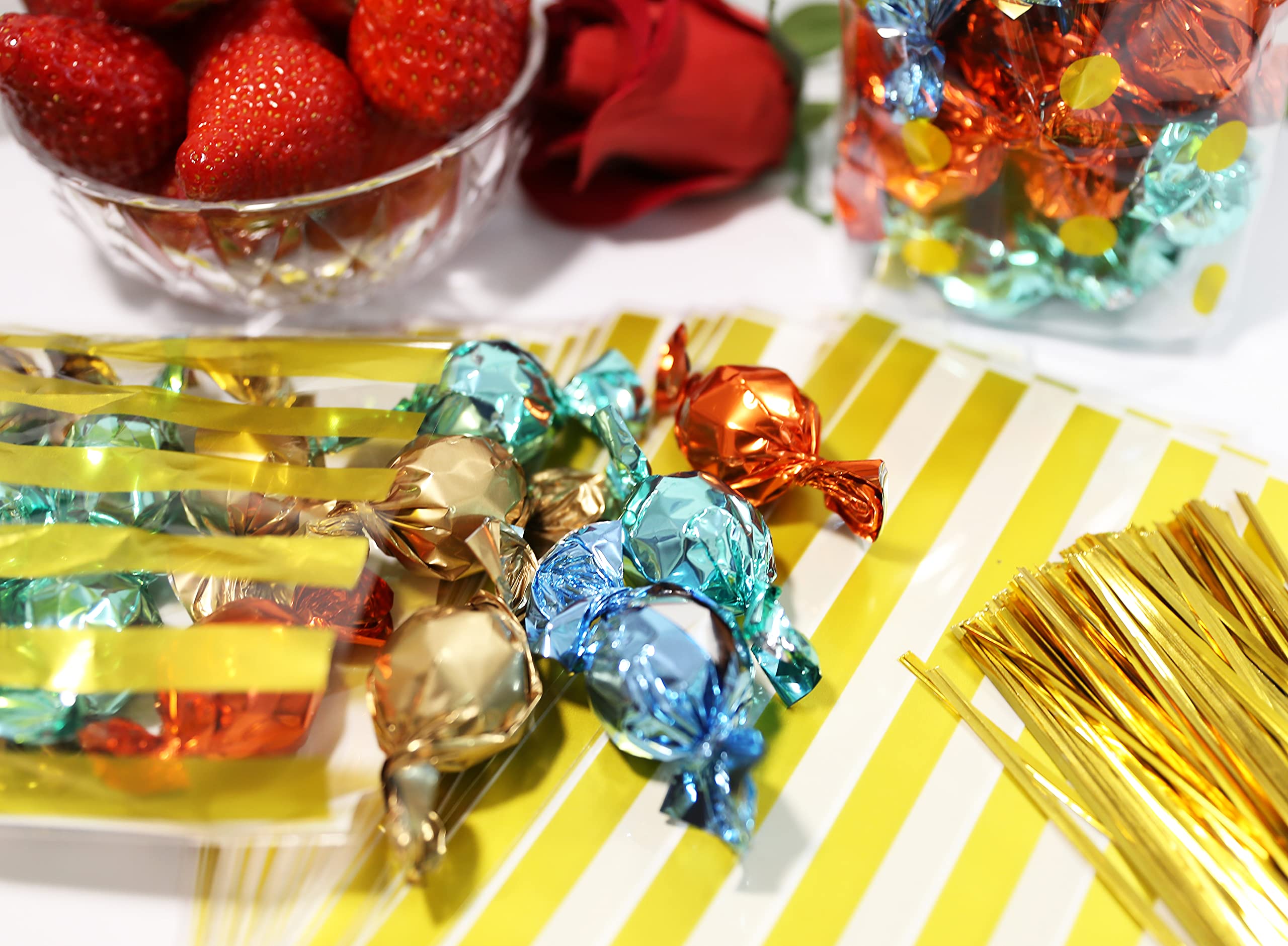 HOPEMT (200 pcs)100 pcs Gold Stripes Translucent Plastic Bags/Cellophane Bags with 100 pcs Gold Twist Ties for Cookie,Cake,Chocolate,Candy,Snack Wrapping Good for Bakery Party