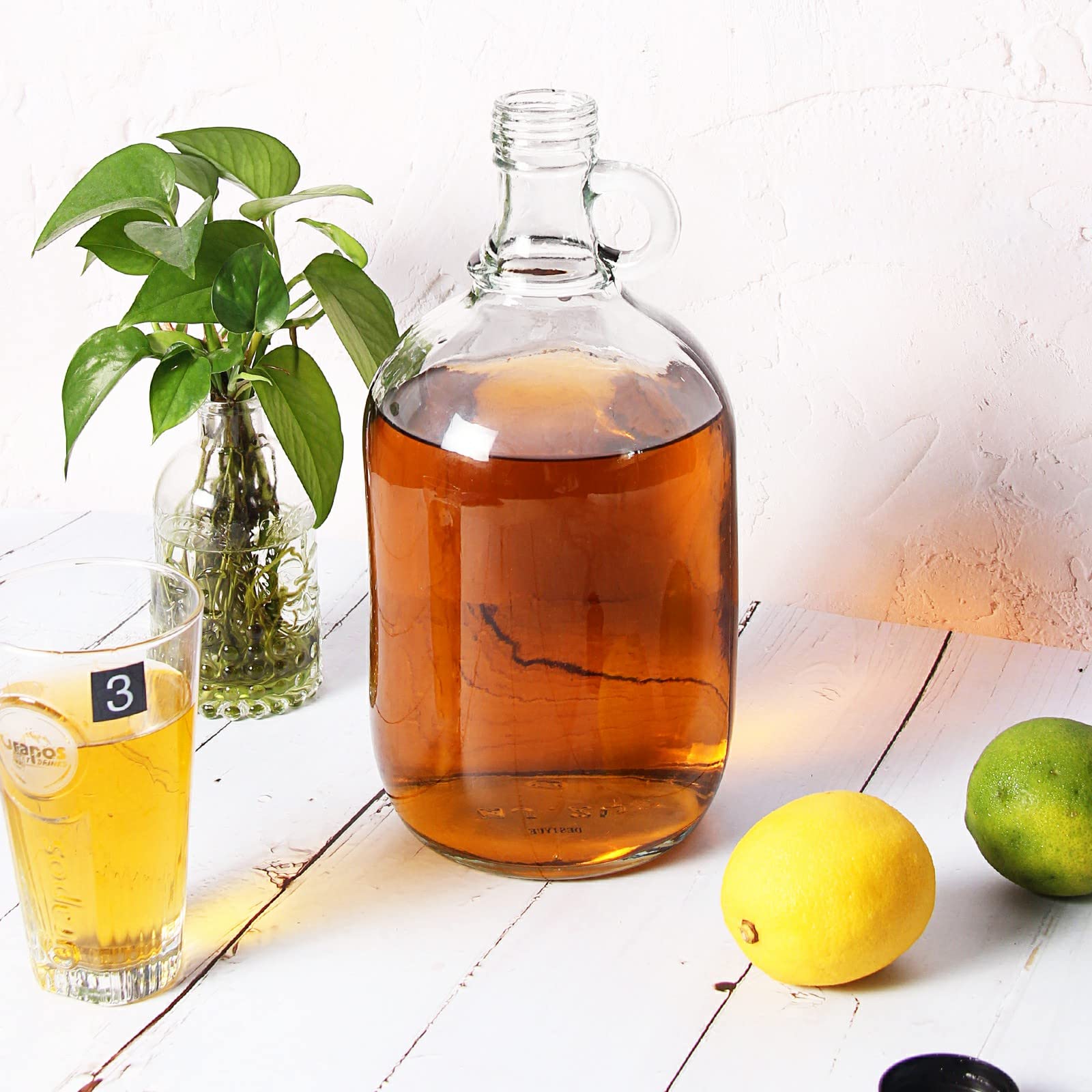 DESIYUE 2 Pack 64oz Glass Gallon Jugs with Handle and Black Plastic Lids, Half-Gallon, Gallon Glass Fermenting Jug, Glass Water Jug for Kombucha, Home Brew, Vanilla Extract, Beer, Soda,Cider (Clear)