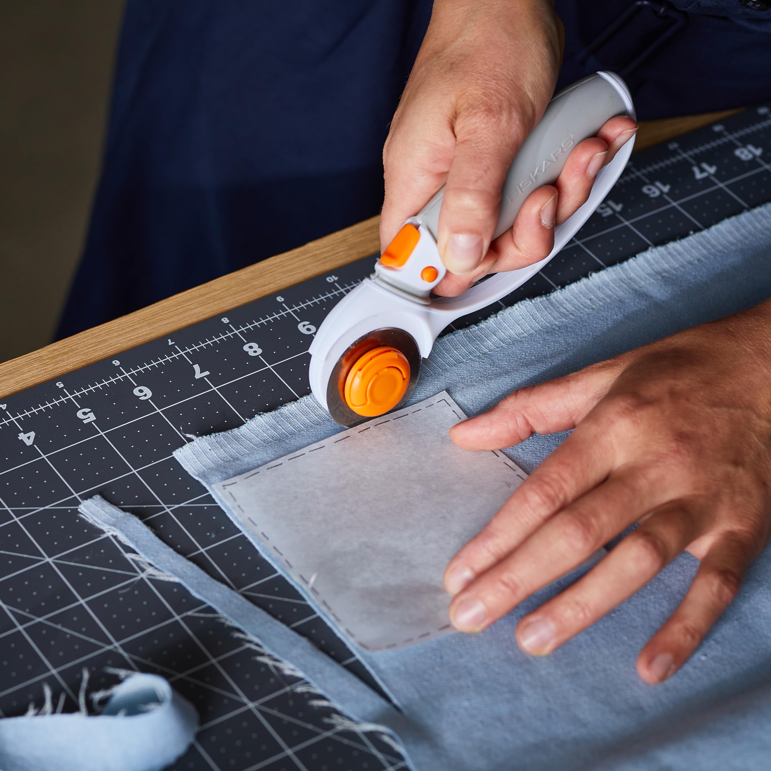 Fiskars 195240-1001 Titanium Easy Blade Change Rotary Cutter, 45 mm