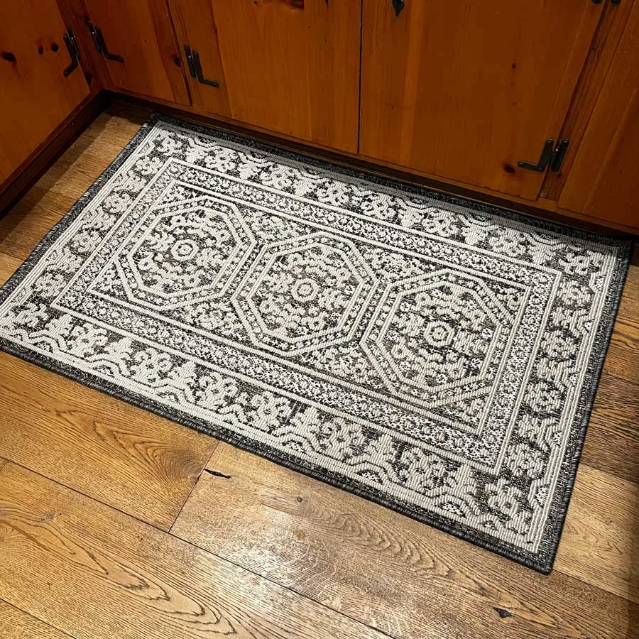 Pilgrim Home and Hearth 19653-1 Area Rugs, 46" x 28", Beautiful