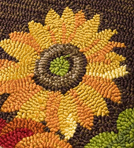 Plow & Hearth Indoor/Outdoor Scarecrow Hooked Polypropylene Accent Rug, Textured Floor Covering, Durable, Easy to Clean, Fade-Resistant, High-Traffic, Pet-Friendly, 24" x 42"