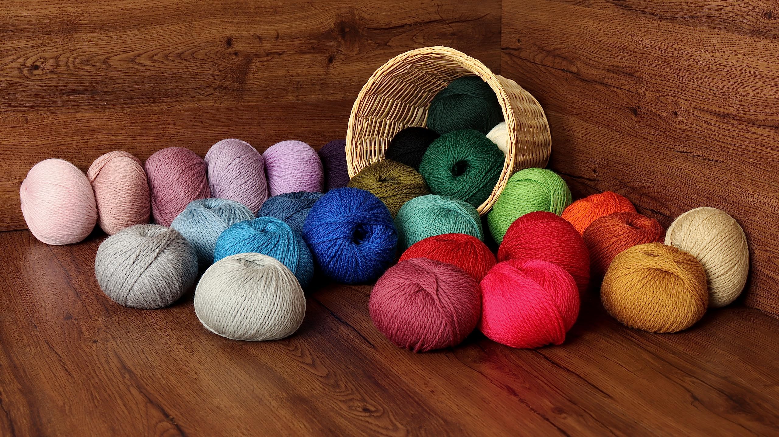 100% Highland Wool Yarn - Sourced Directly from Peru - Heavenly Soft and Perfect for Knitting and Crocheting (Worsted, Dreamy Lilac)