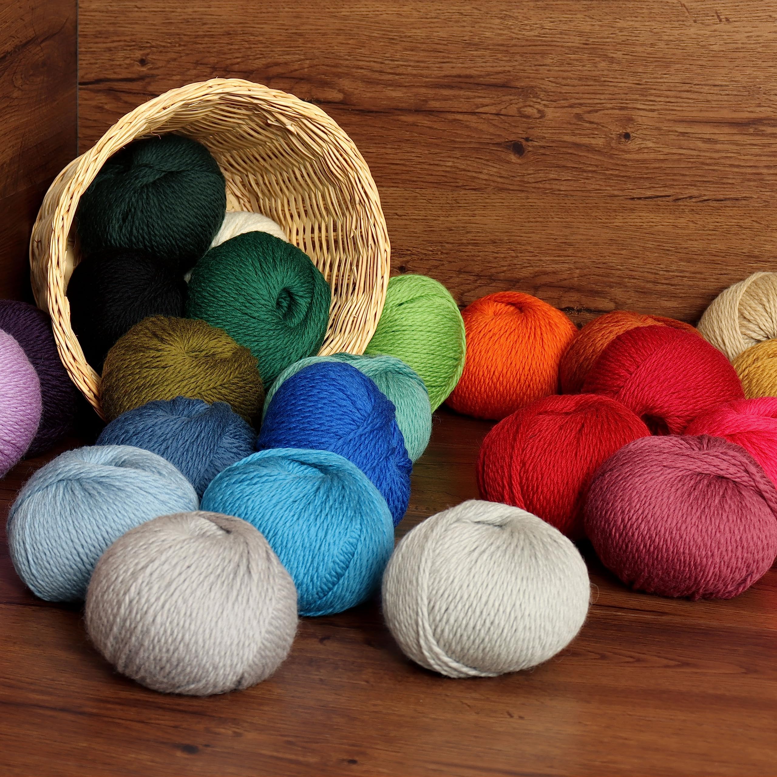 100% Highland Wool Yarn - Sourced Directly from Peru - Heavenly Soft and Perfect for Knitting and Crocheting (Worsted, Dreamy Lilac)