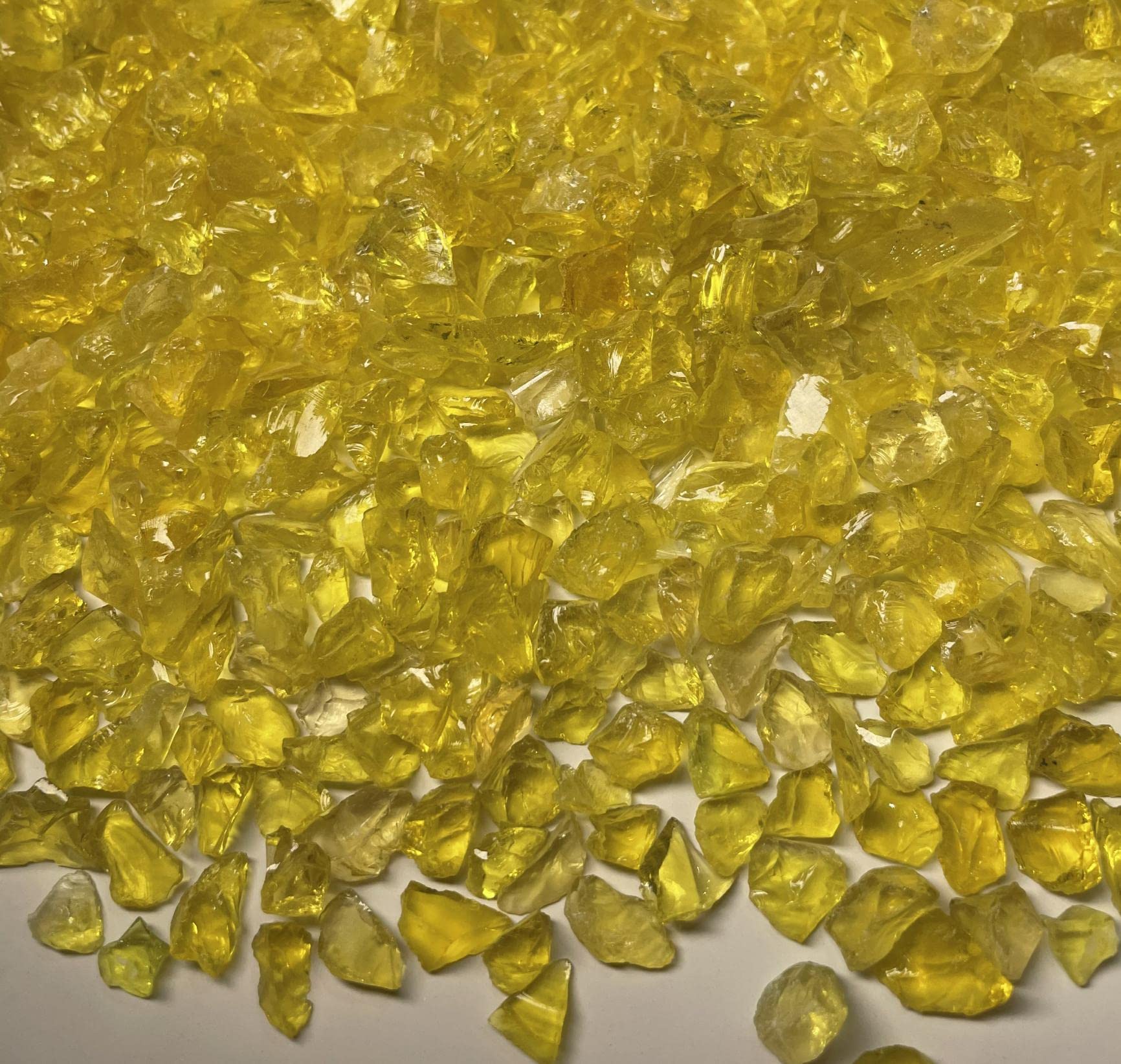 Golden Yellow Smooth Glass Chips Transparent Glitter Glass Broken 3-6mm Grinding Crushed vitreous Glass for Crafts Resin Mold Craft DIY hydroponic Plants Filler Home Nail Decoration(60g)